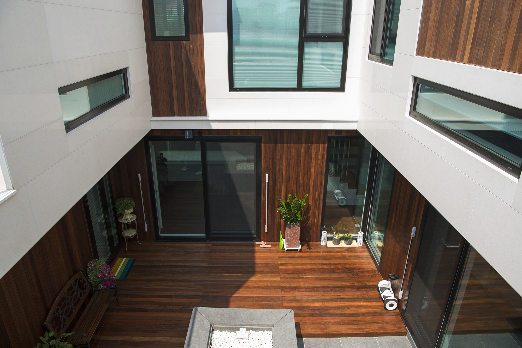 Gallery of Courtyard House / Design Guild - 8