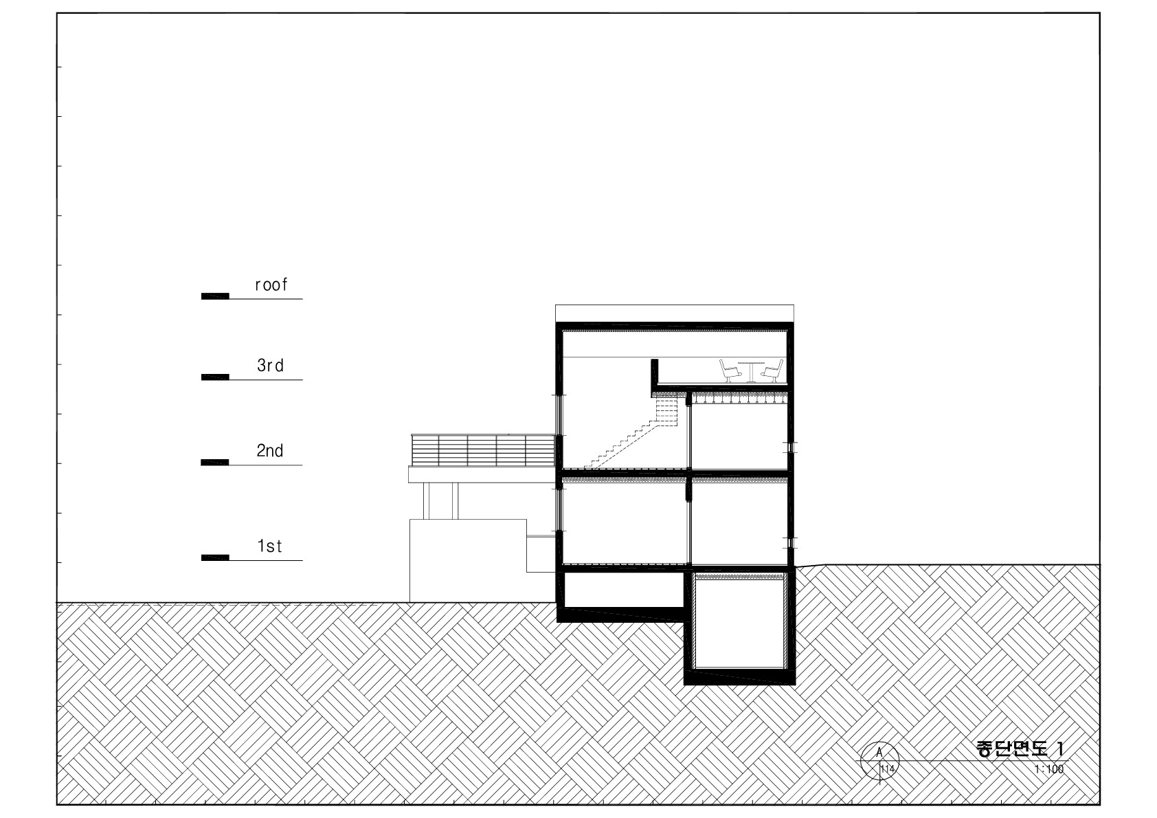 Gallery of Courtyard House / Design Guild - 49