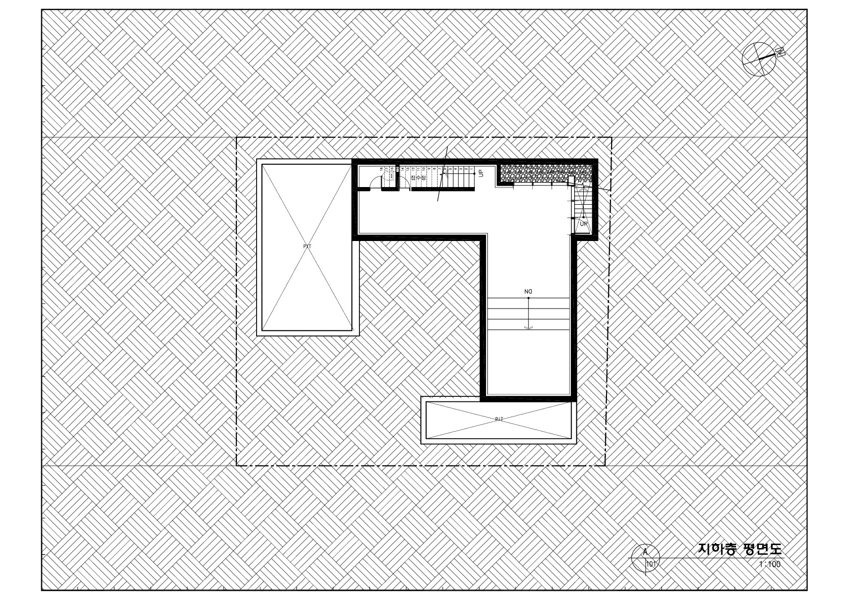 Gallery of Courtyard House / Design Guild - 37