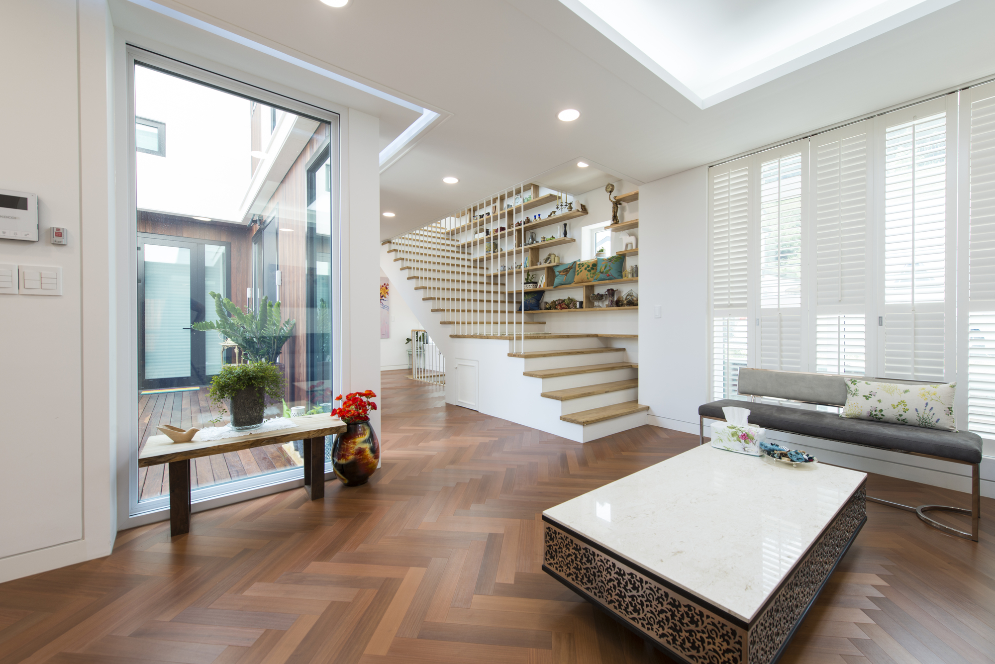 Gallery of Courtyard House / Design Guild - 7