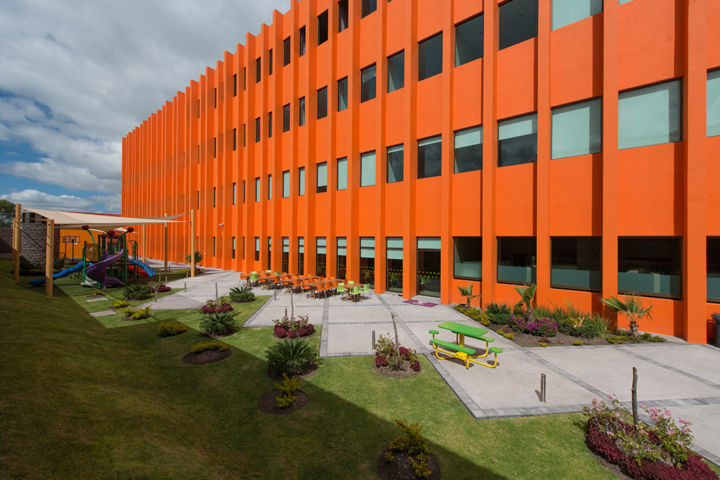Galería de Hospital Infantil Teletón de Oncología / Sordo Madaleno ...