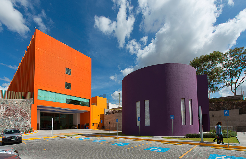 Galería de Hospital Infantil Teletón de Oncología / Sordo Madaleno ...