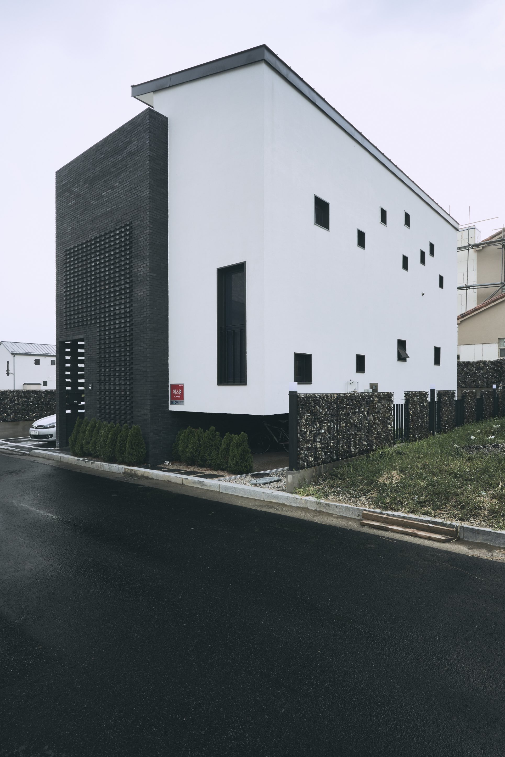 Gallery of The Layer House / Rubrics Architects - 8