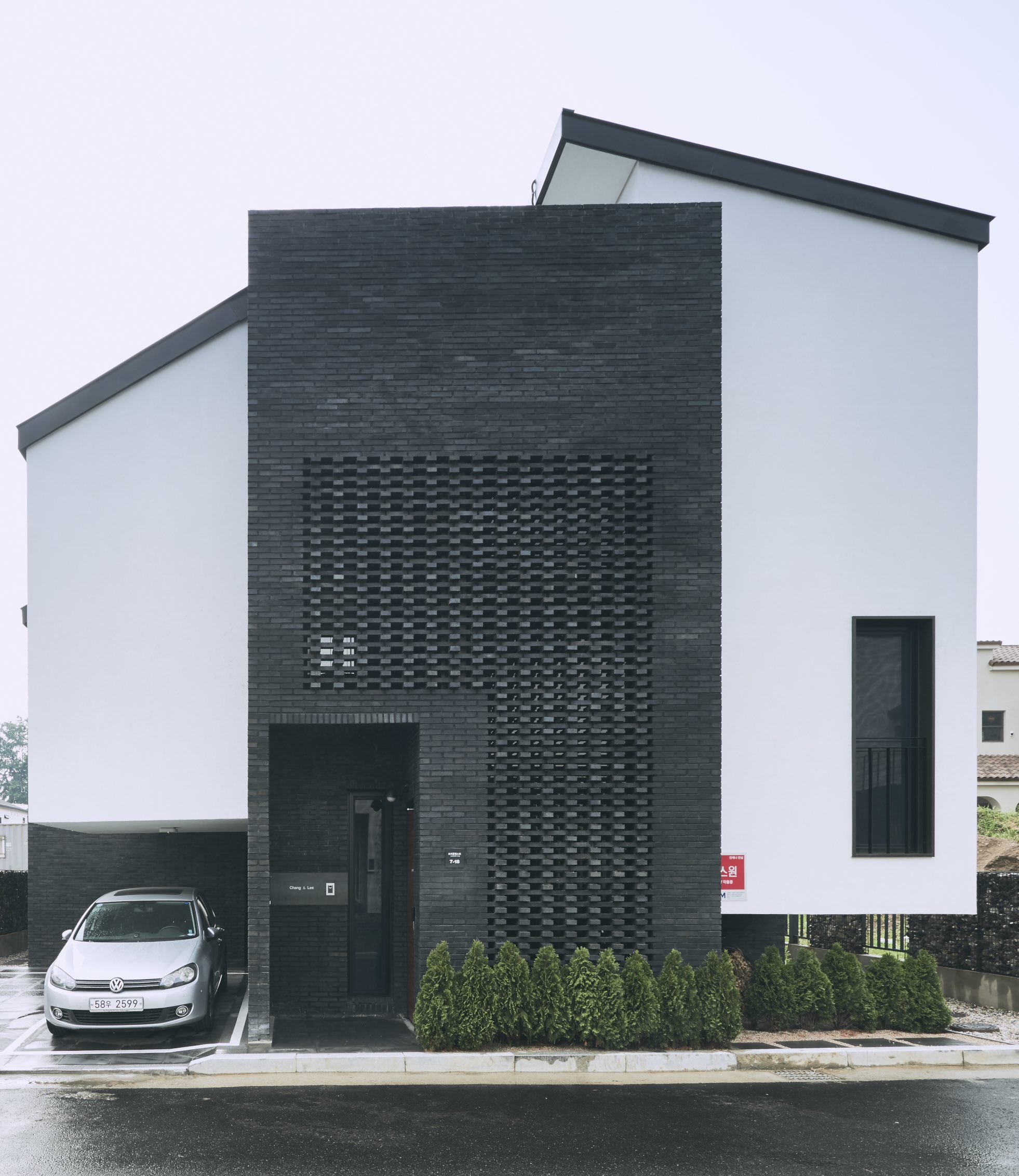 Gallery of The Layer House / Rubrics Architects - 2