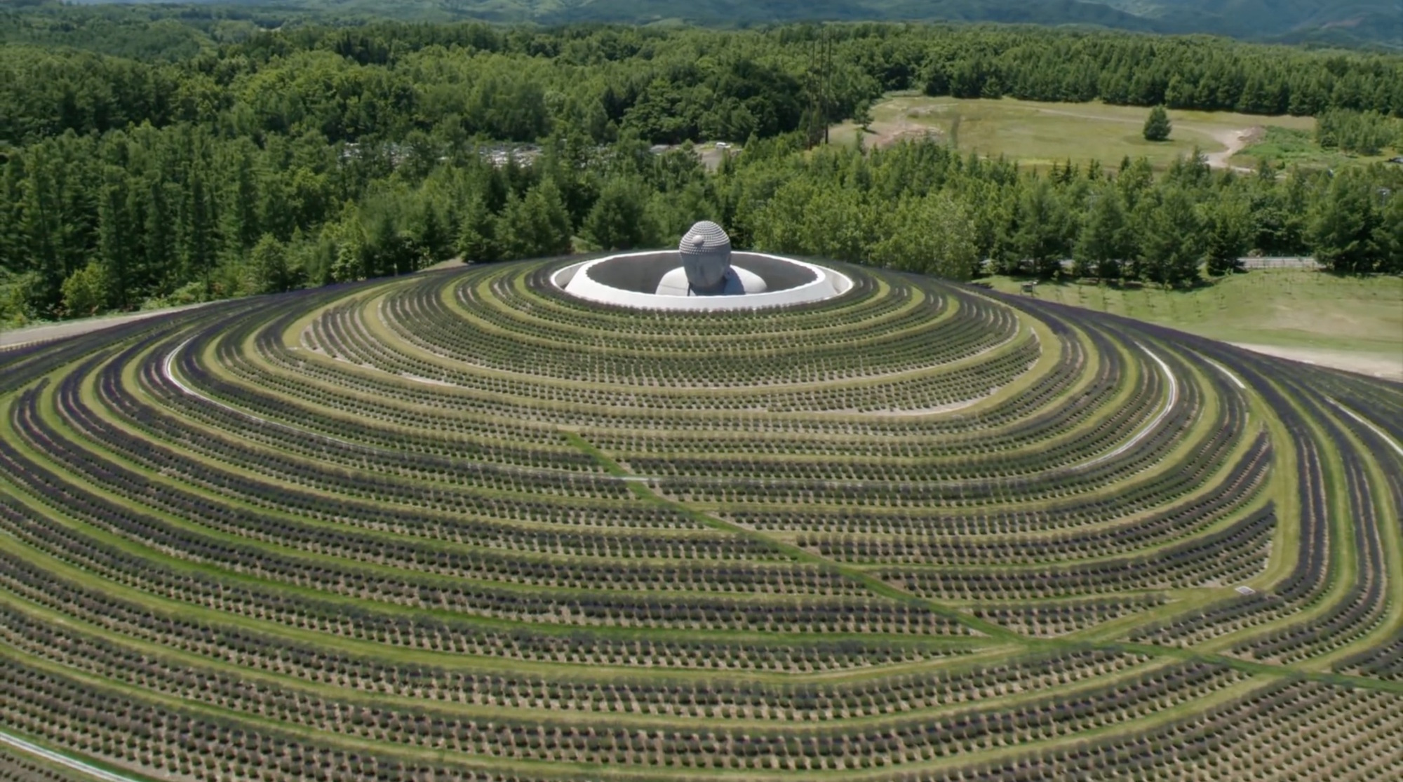 Galeria de Tadao Ando envolve uma estátua gigante de Buda com um templo ...