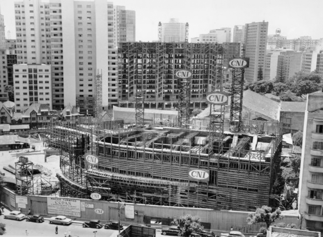 Gallery of Architecture Classics: Copan Building / Oscar Niemeyer - 26