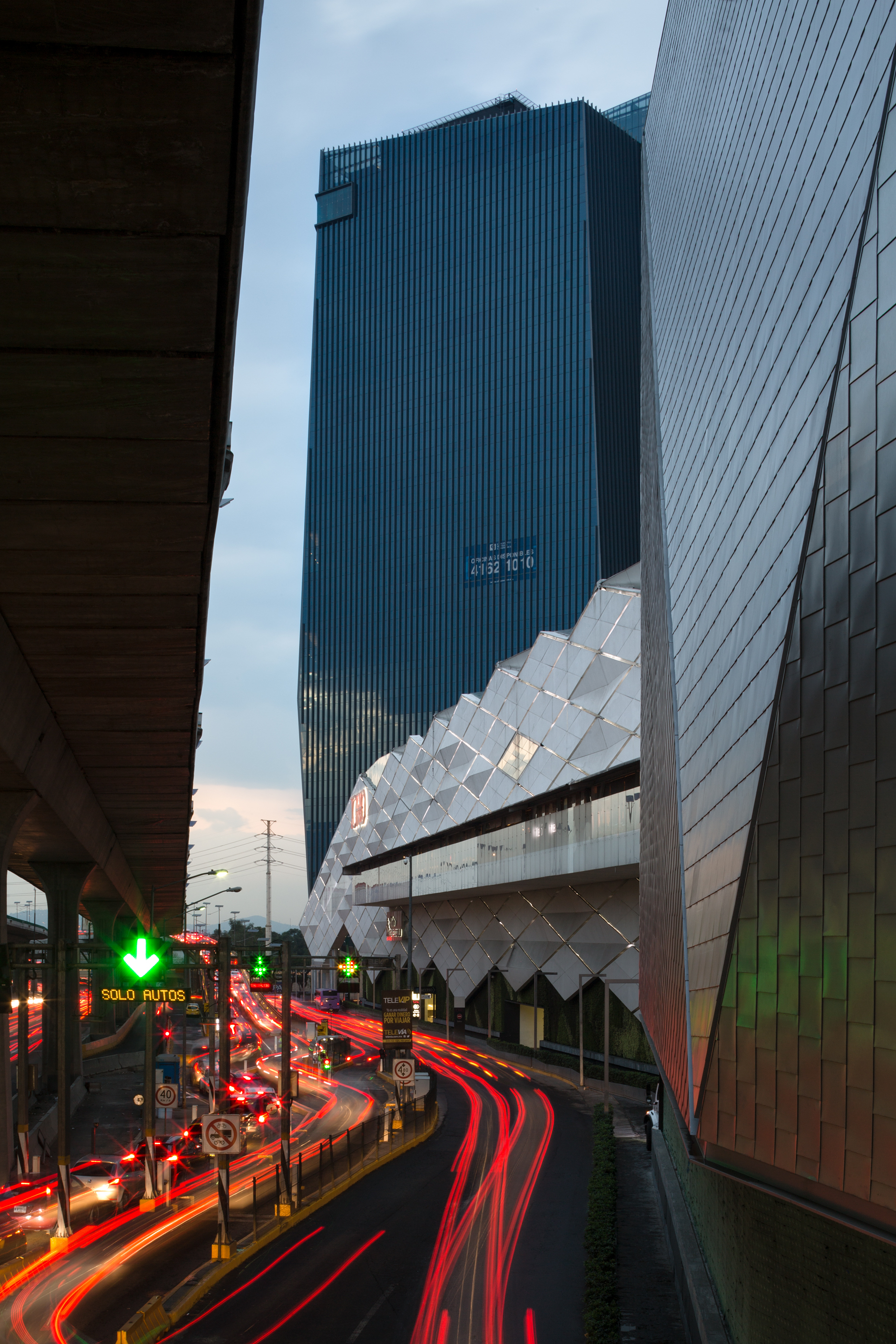 Galería de Parque Toreo / Sordo Madaleno Arquitectos - 23