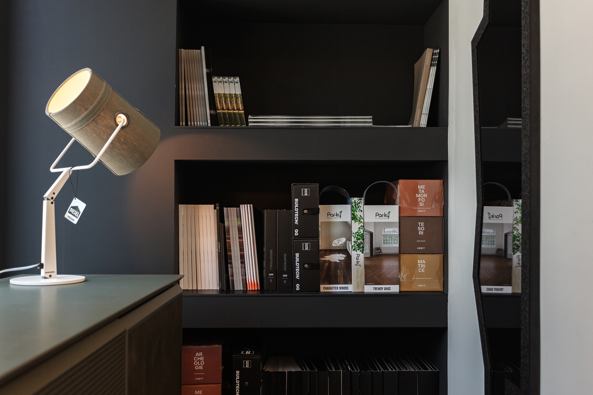 Gallery of pointONE showroom / Suto Interior Architects - 17