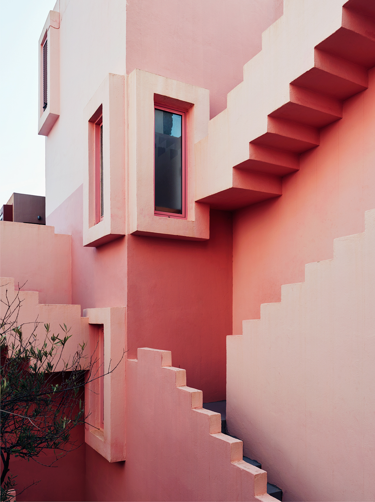 Gallery of Ricardo Bofill's Red Wall Through The Lens of Gregori Civera - 2