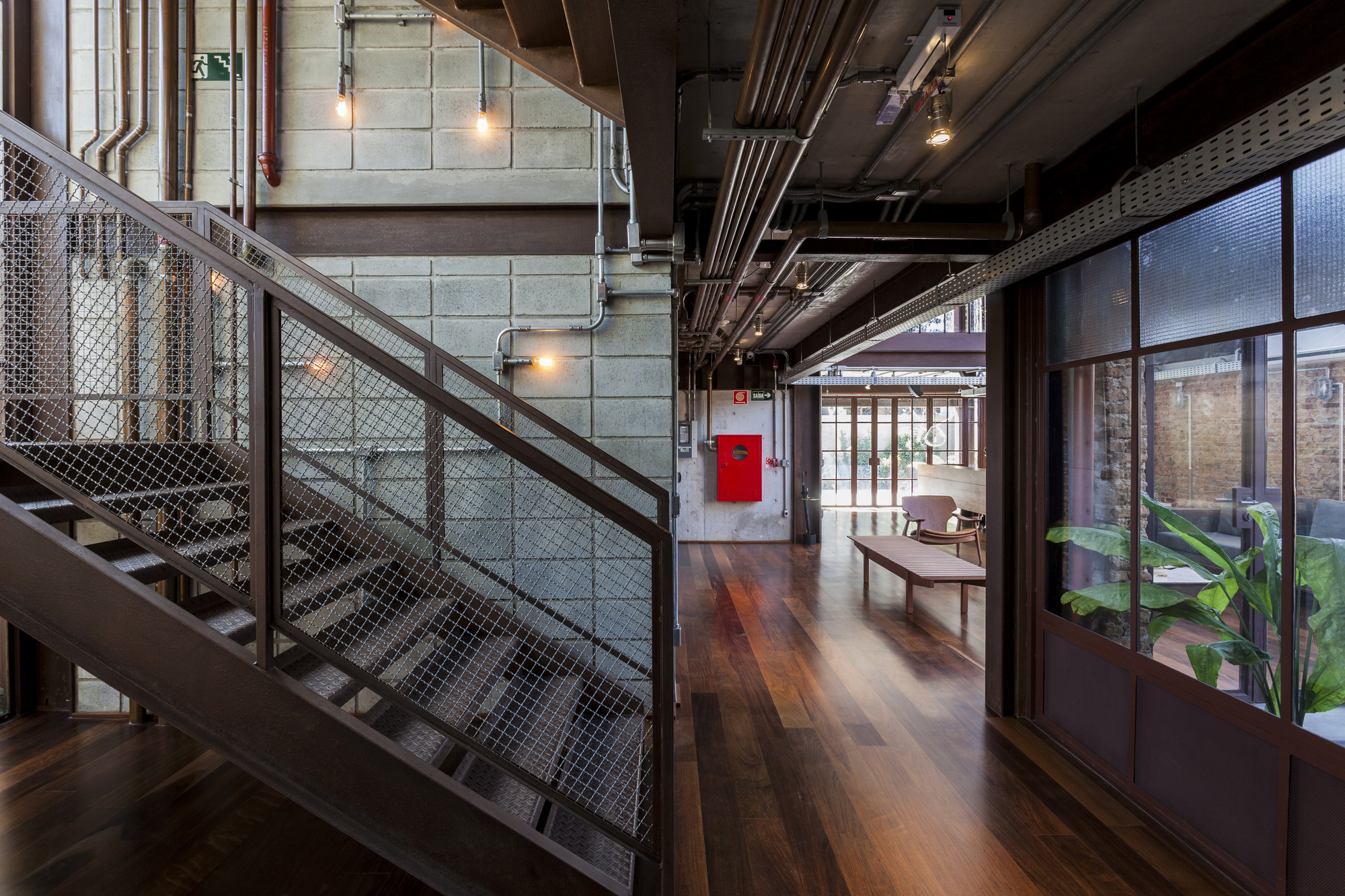 Galeria de Agência AKQA / Estúdio Penha - 19