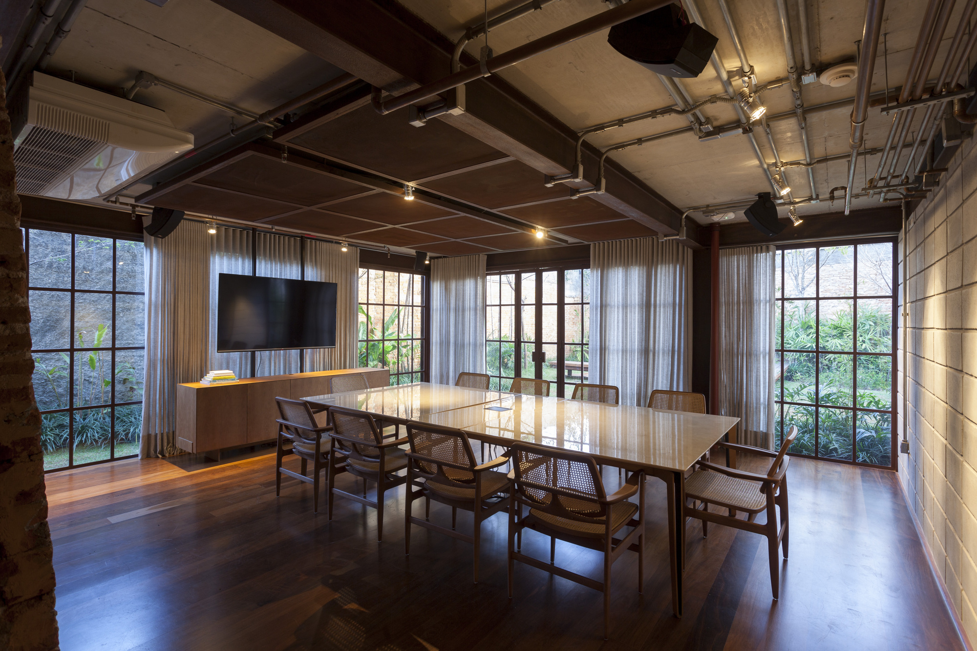 Galeria de Agência AKQA / Estúdio Penha - 28