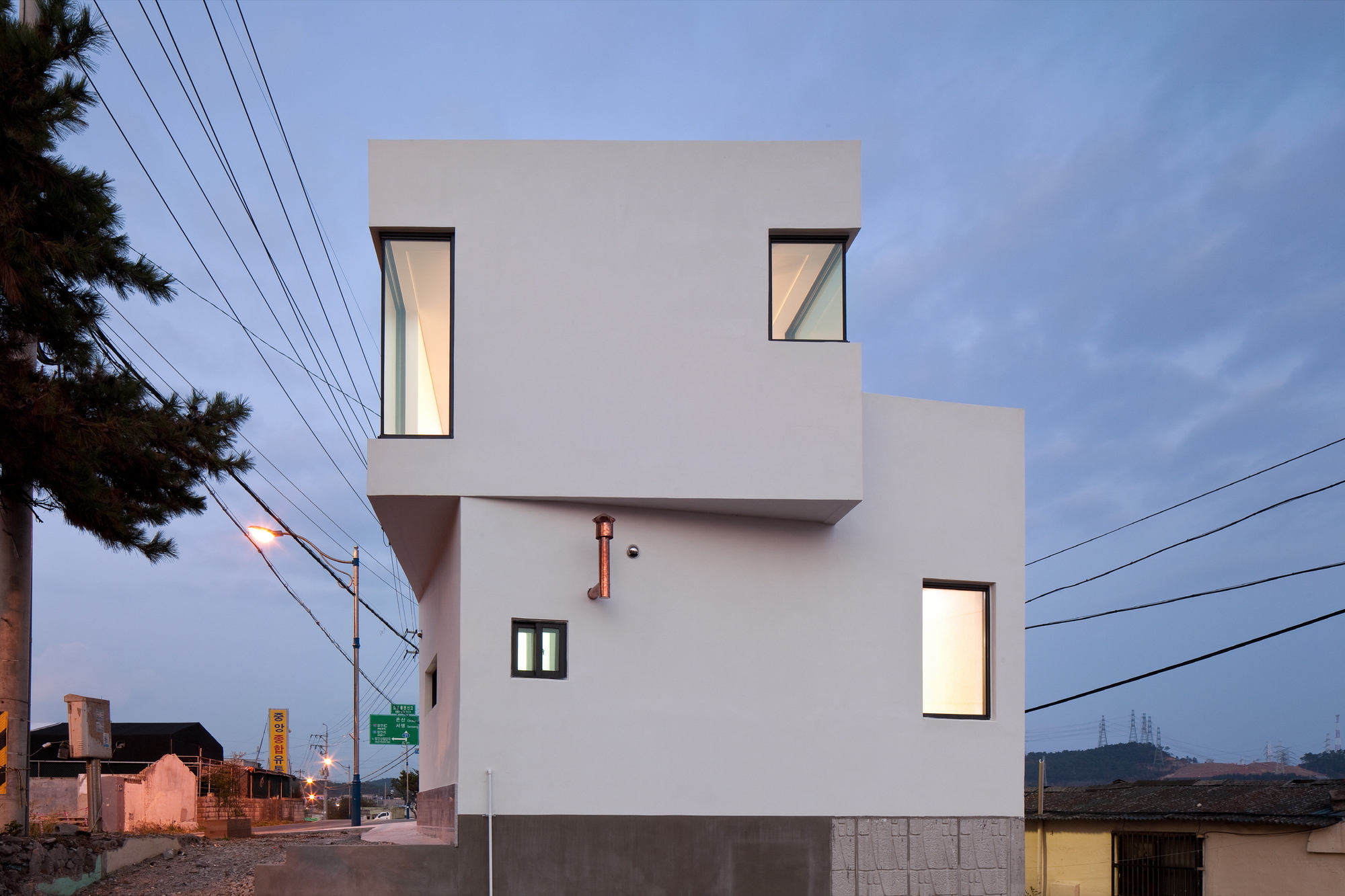 Gallery of Half House / Architects Group RAUM - 5