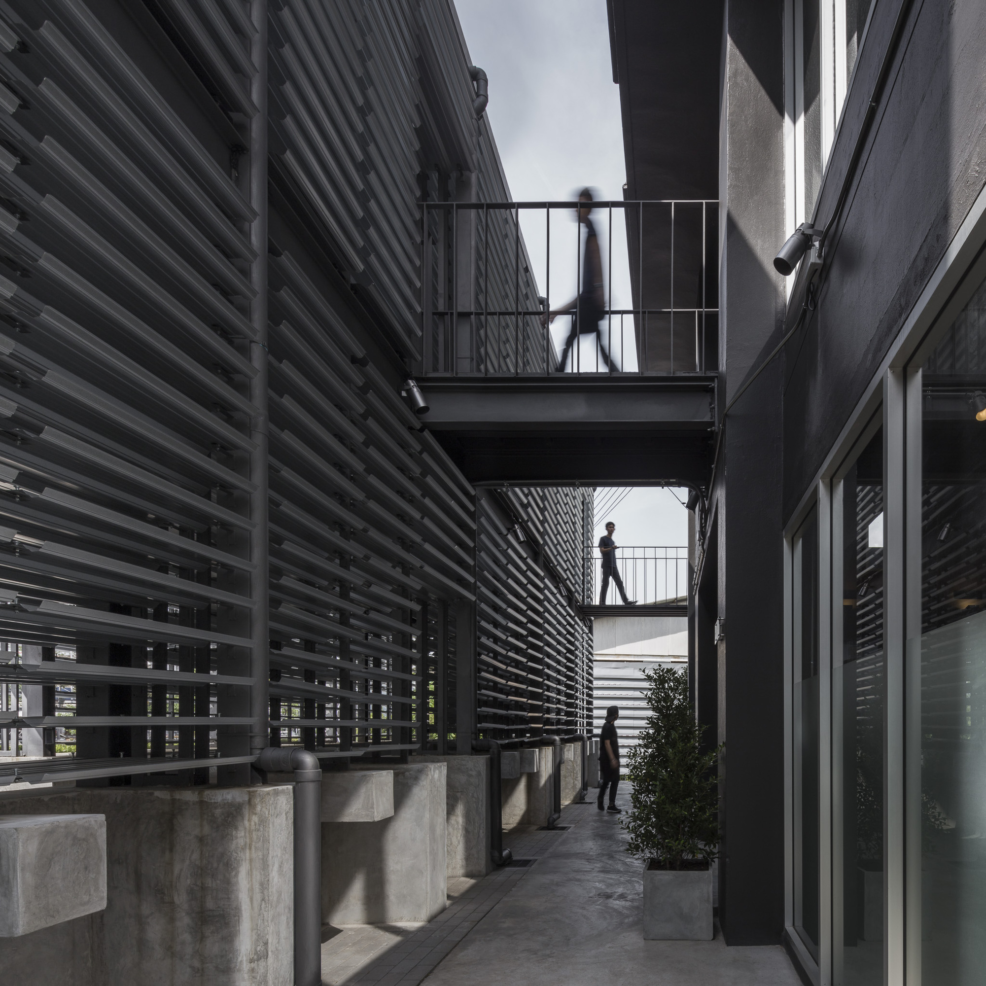 Gallery of CLASS Cafe Buriram / Sake Architects - 29