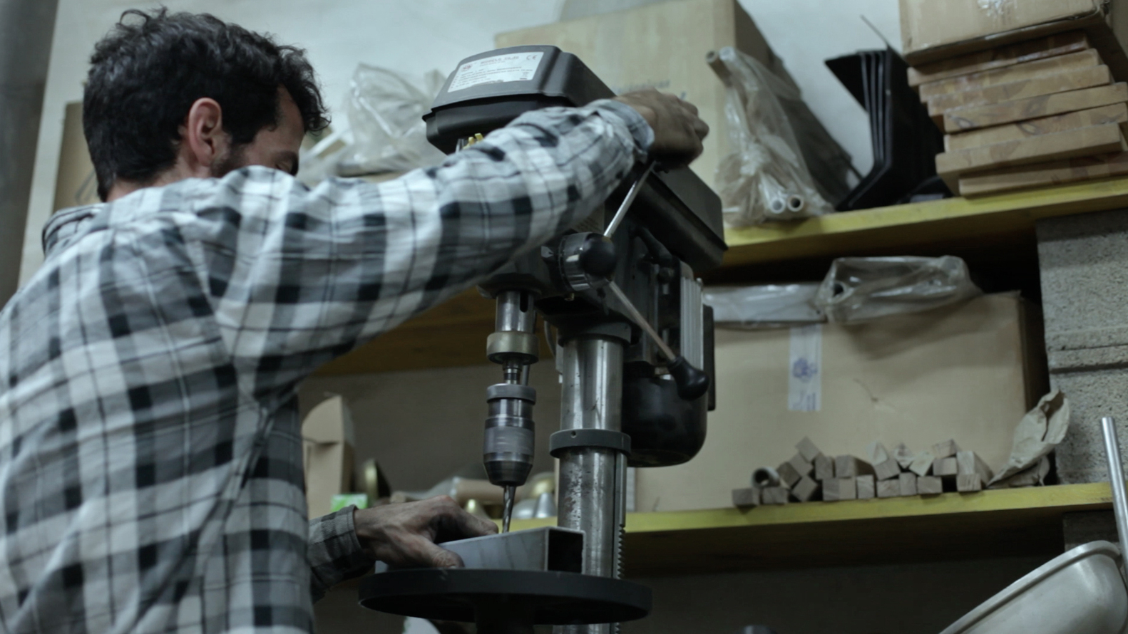 Gallery of Hidden Studio Beneath a Busy Bridge Provides Creative ...