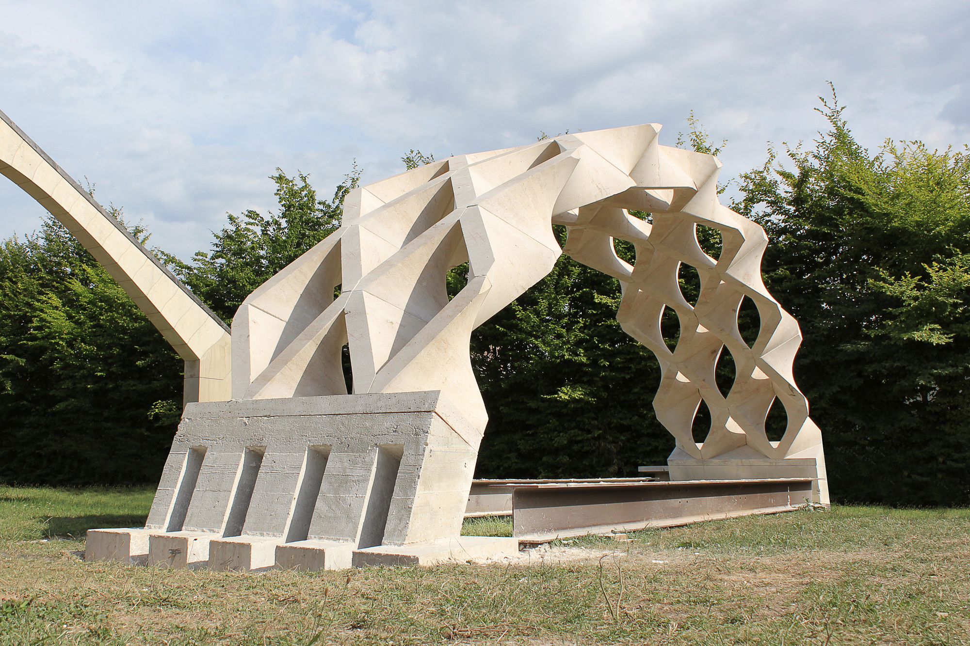 Gallery of This Stone Vault Prototype Creates Almost No Material Waste - 1