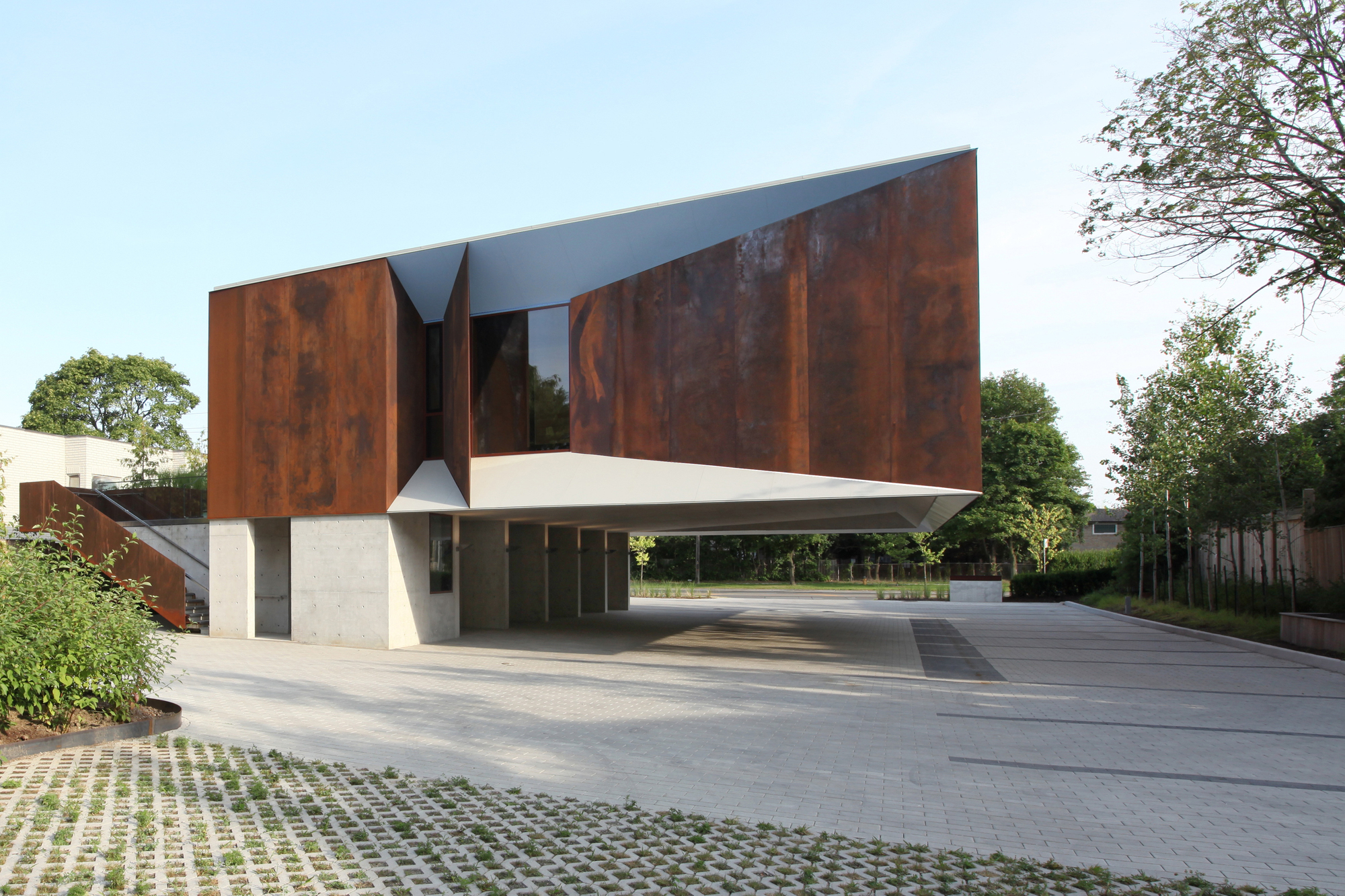 Galeria de Templo de Wong Dai Sin / Shim-Sutcliffe Architects - 6