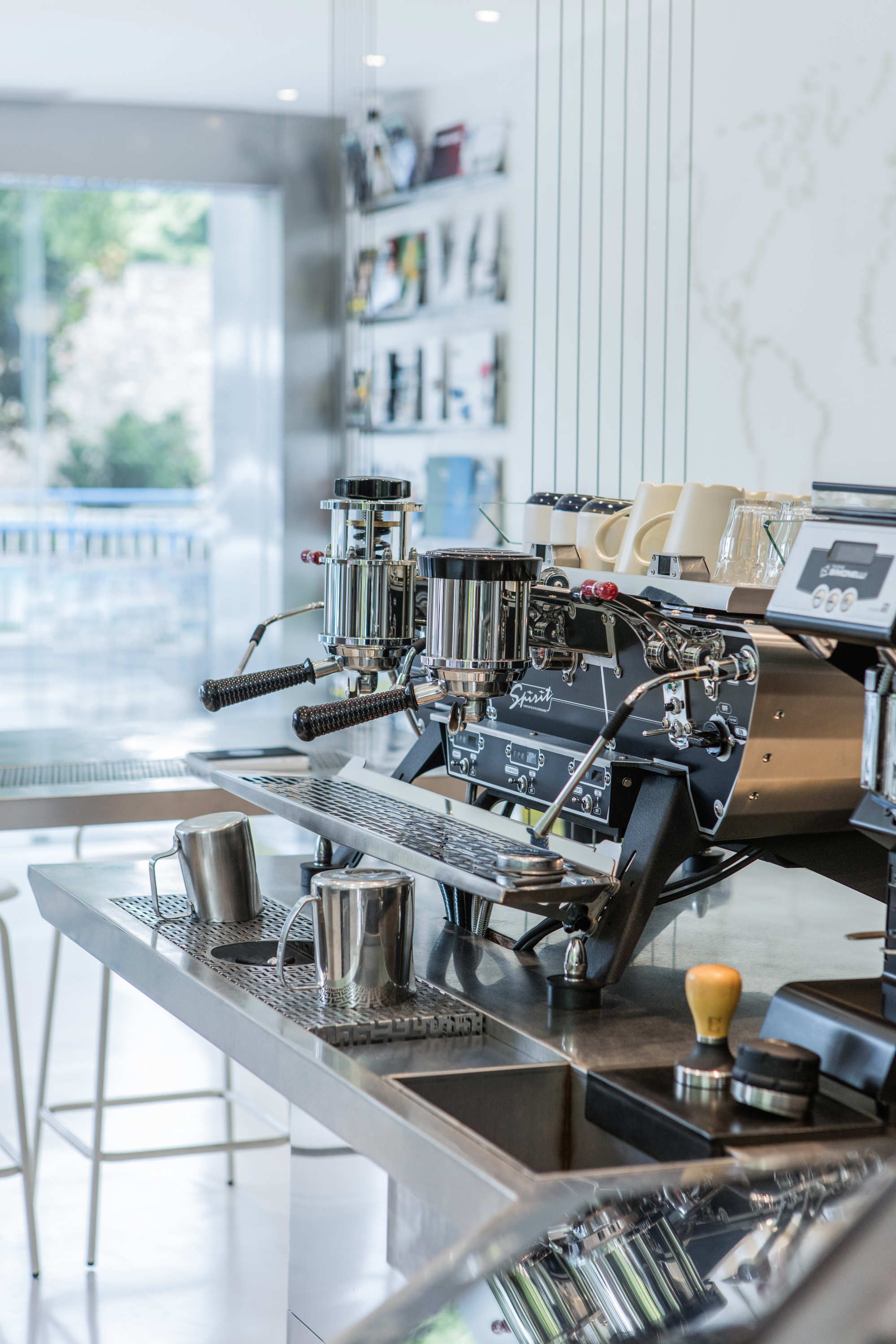 Gallery of Seven Coffee / dongqi Design - 16