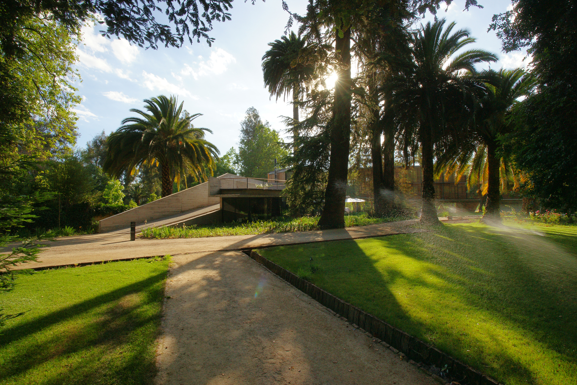 Galeria de Parque e Residência Las Majadas de Pirque / Lyon Bosch ...