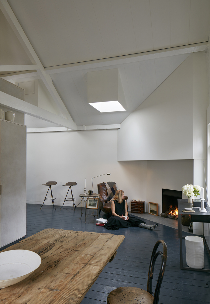 Gallery of Minimalist Home for Egg Boutique Owner / Jonathan Tuckey ...