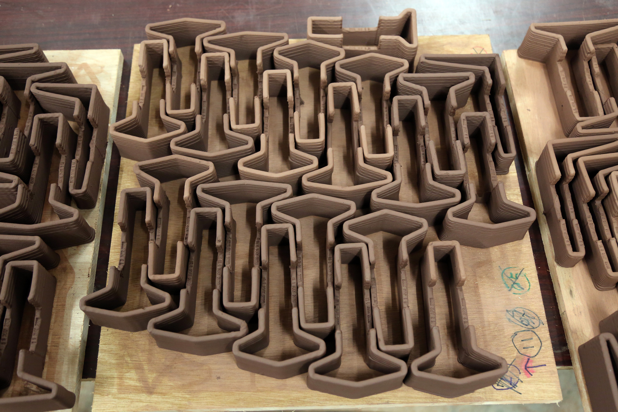 Gallery of More Than 2,000 Unique Robotically Manufactured Bricks ...