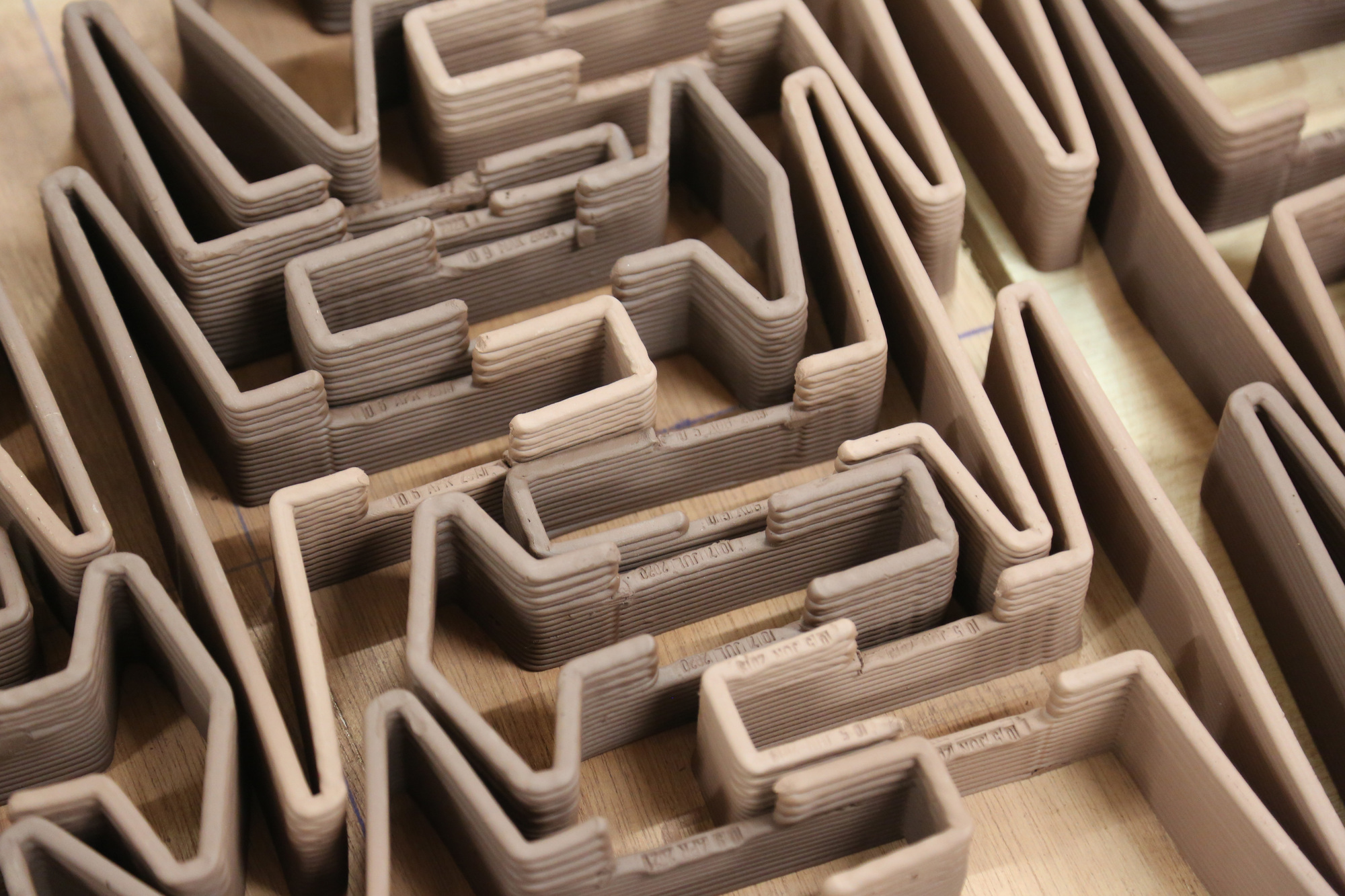 Gallery of More Than 2,000 Unique Robotically Manufactured Bricks ...