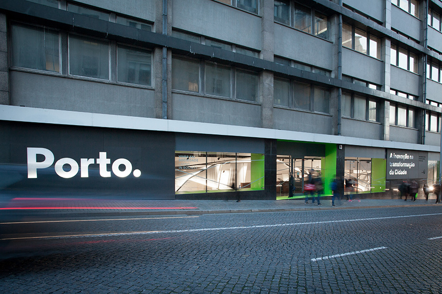 Galeria de Porto Innovation Hub: uma instalação de metal e tecido para ...