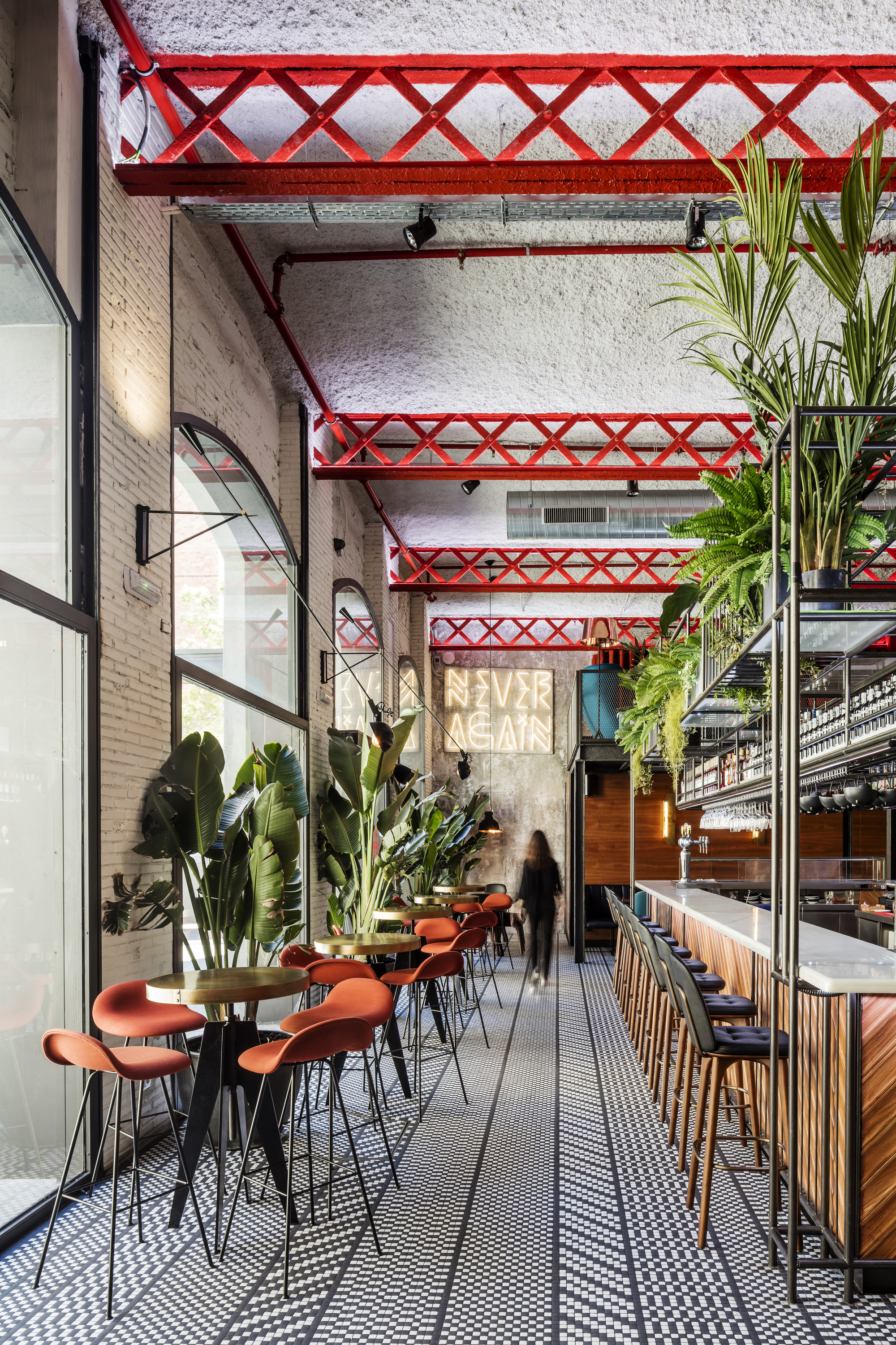 Gallery of EL MAMA & LA PAPA Bar Restaurant / El Equipo Creativo - 6