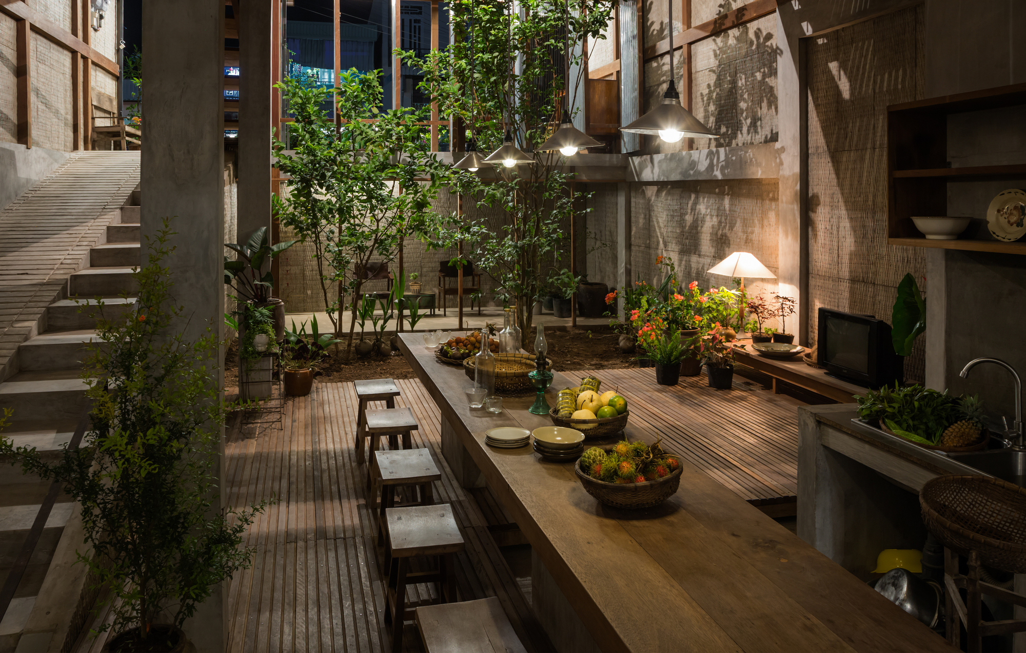 Gallery of House in Chau Doc / NISHIZAWAARCHITECTS - 13