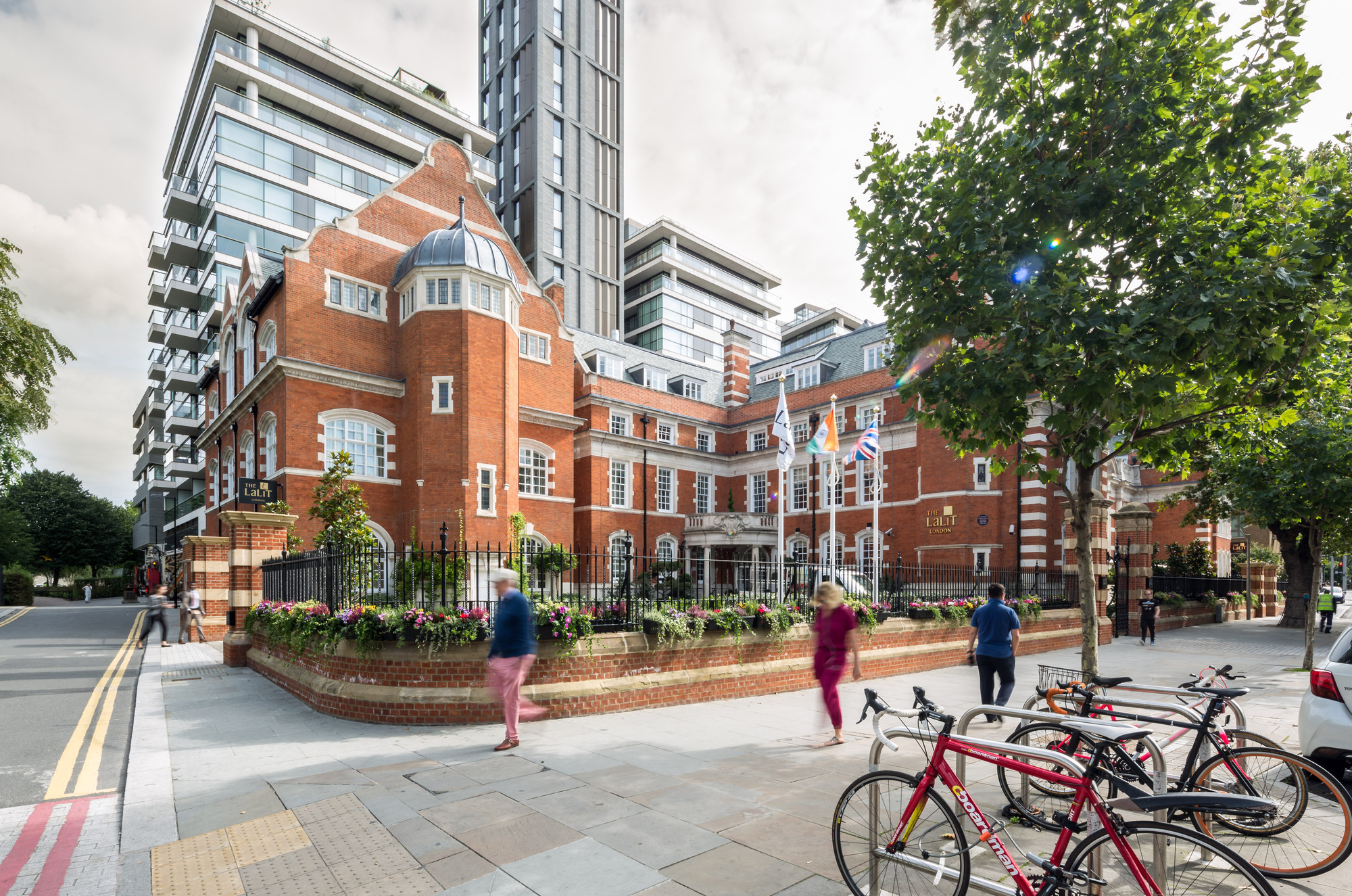 Gallery of One Tower Bridge / Squire and Partners - 14