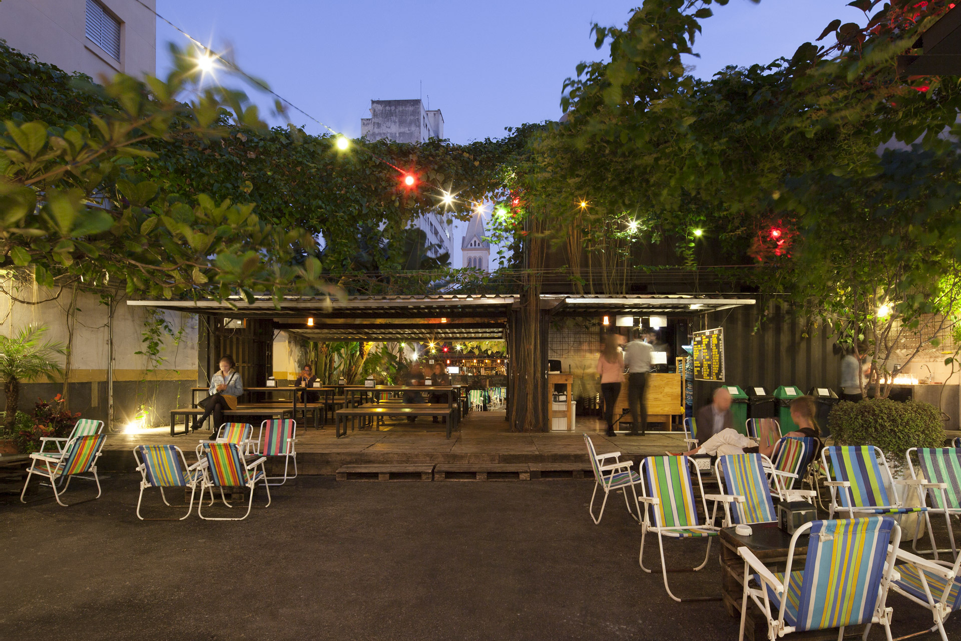 Pitico / Marina Portolano + Julia Masagão + Joana Barossi + Marcelo ...