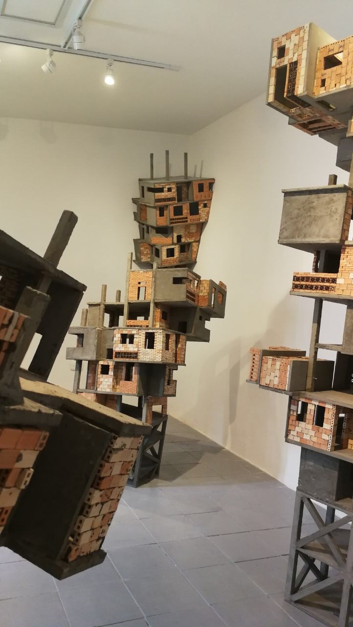 Galería de Mauricio Salcedo: el arte tras la arquitectura informal - 9