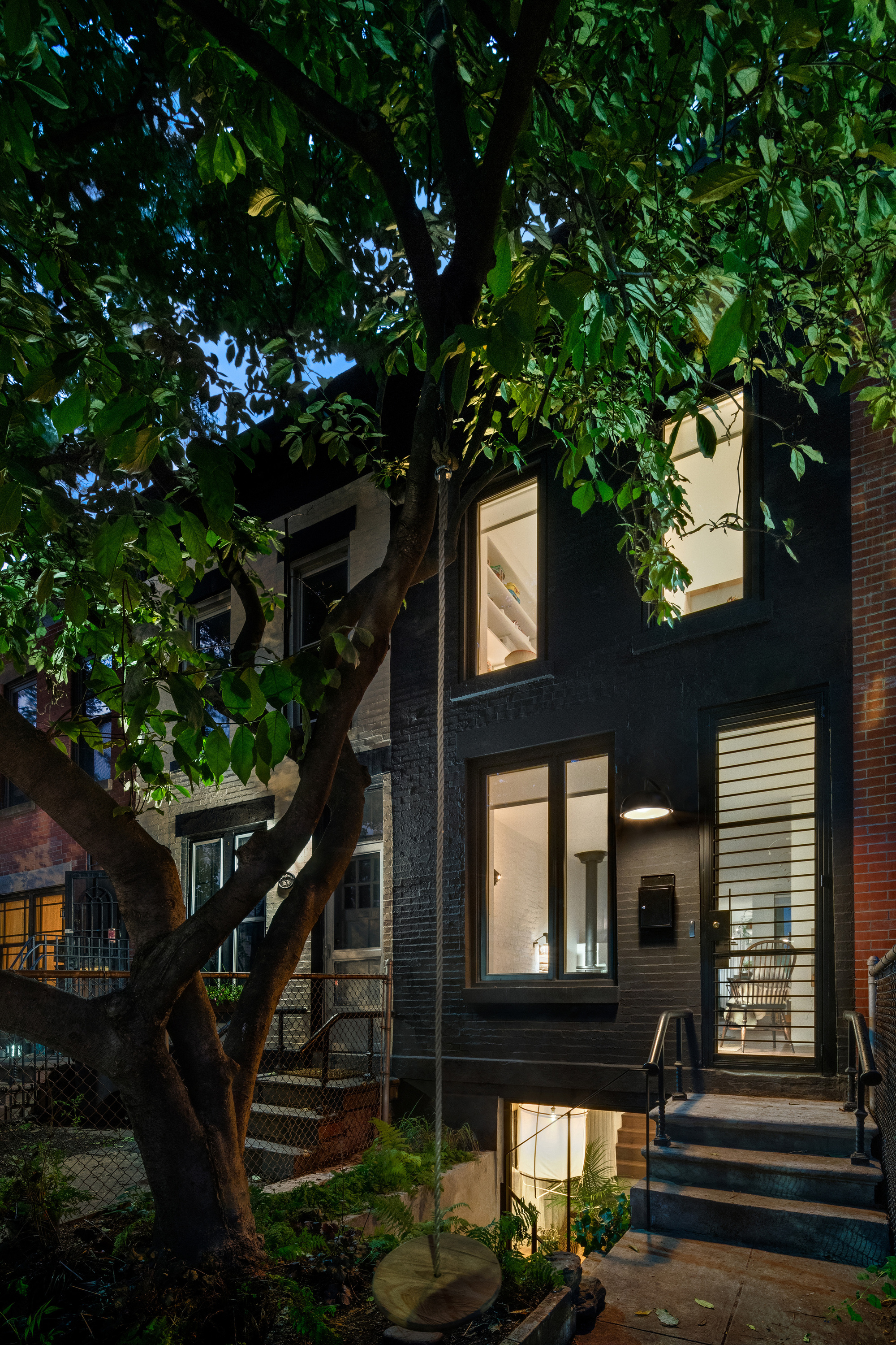 Gallery of Little House. Big City / Office of Architecture - 19