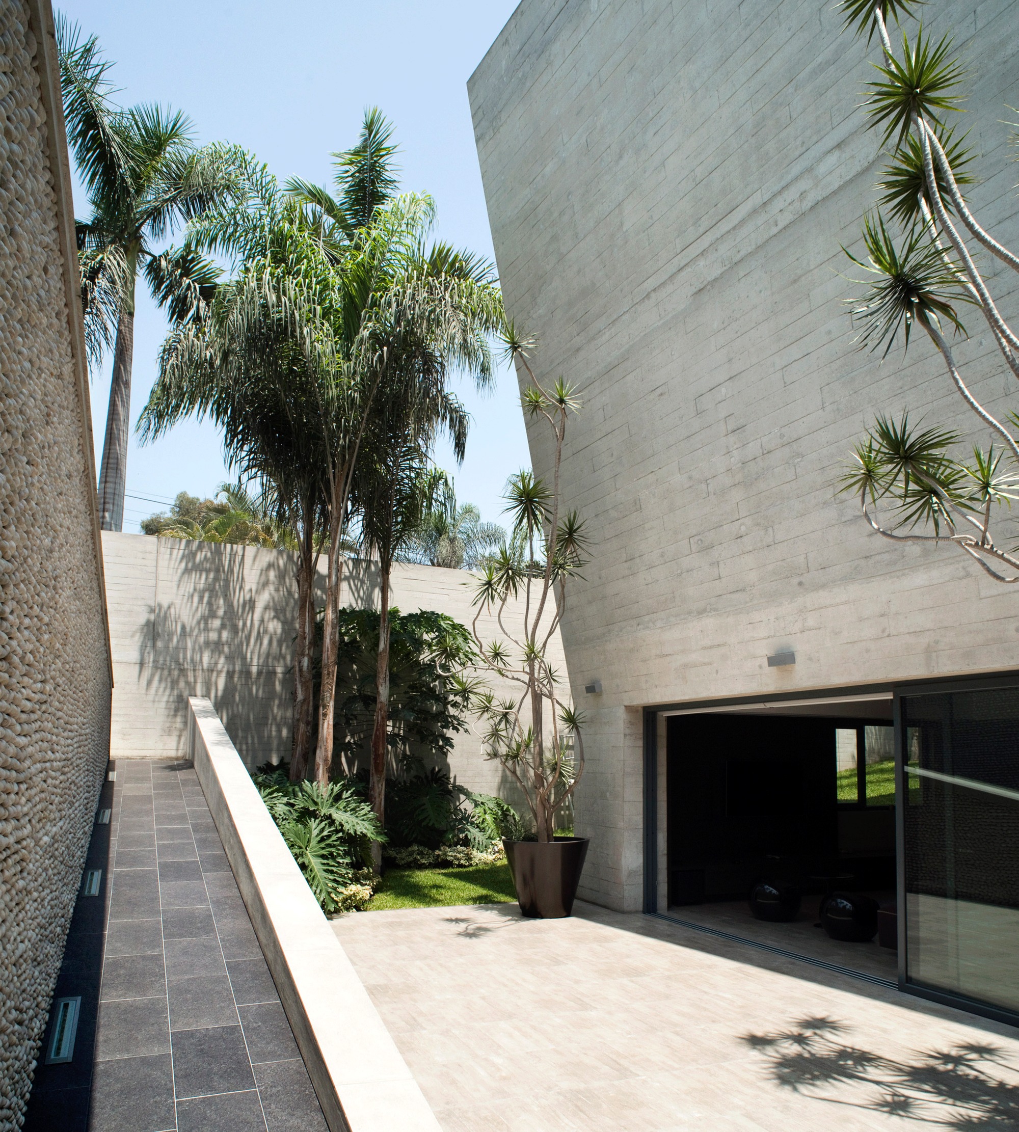 Gallery of House D3 / BARCLAY&CROUSSE Architecture - 6