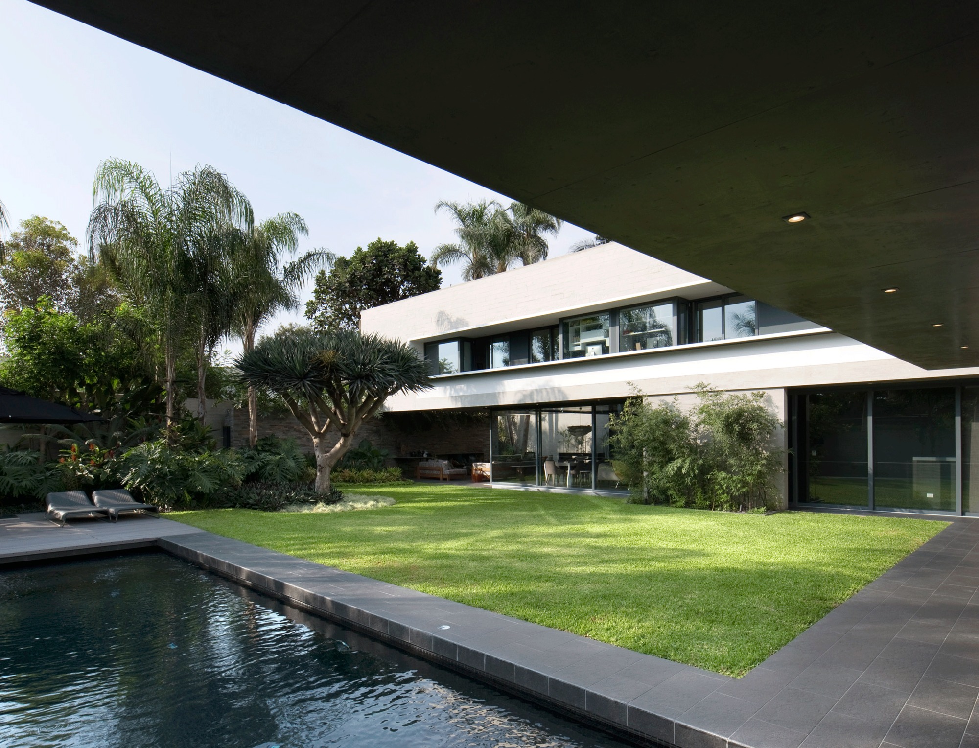 Gallery of House D3 / BARCLAY&CROUSSE Architecture - 15