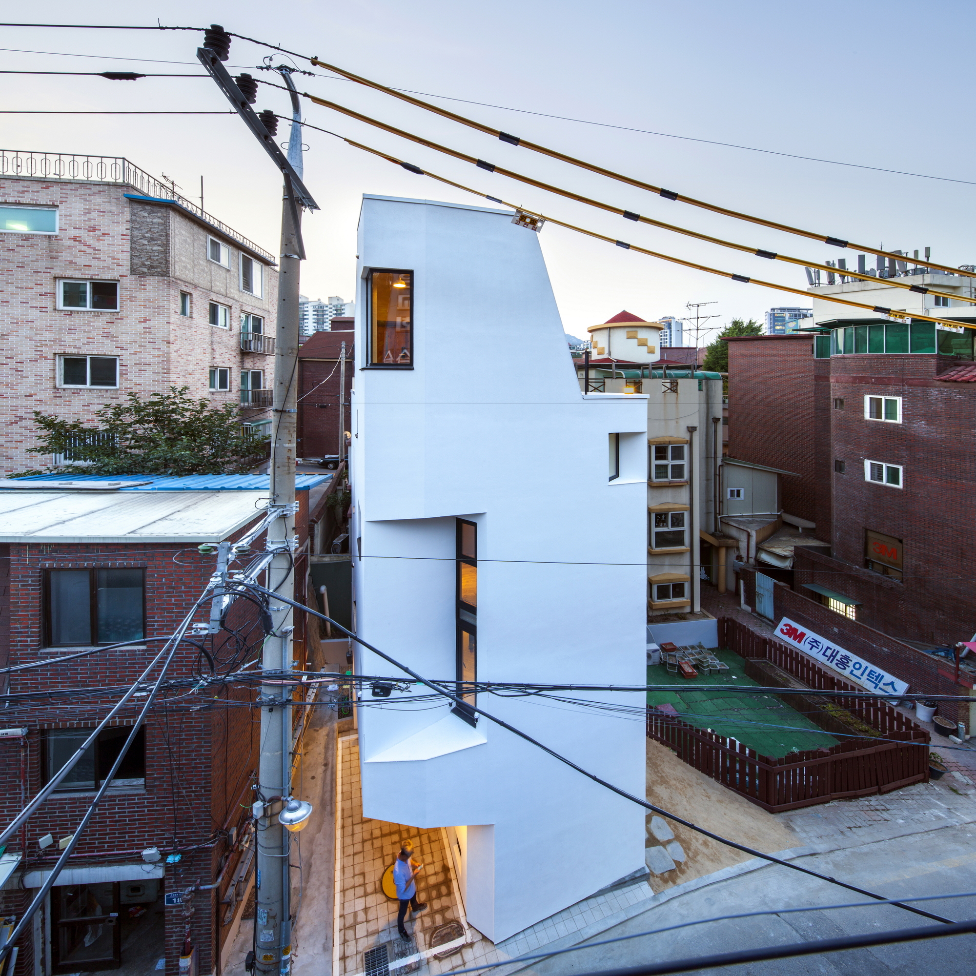 Gallery of Crevice House / ThEPlus Architects - 12