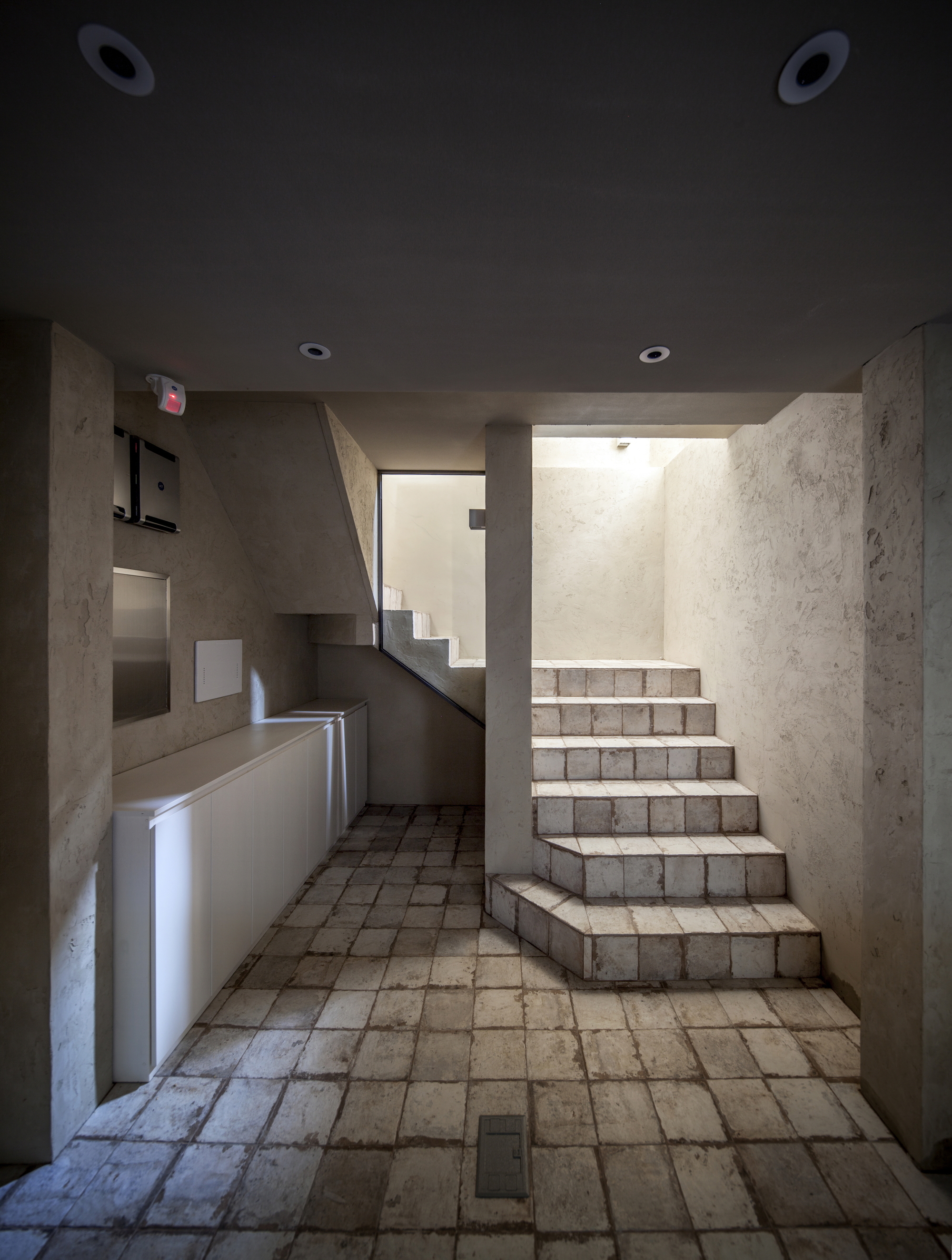 Gallery of Crevice House / ThEPlus Architects - 25