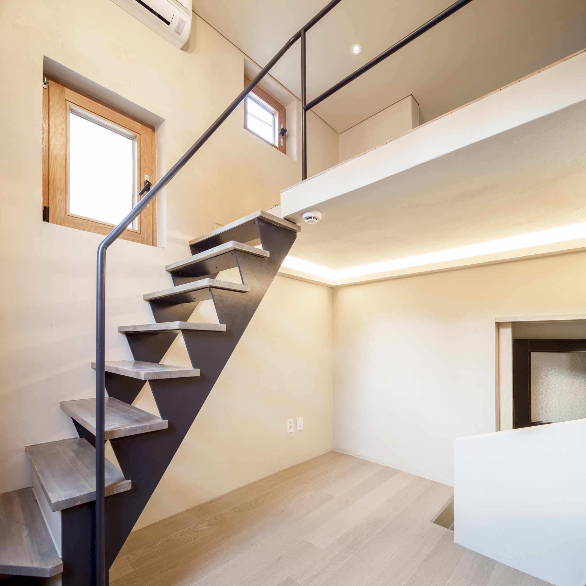 Gallery of Crevice House / ThEPlus Architects - 10