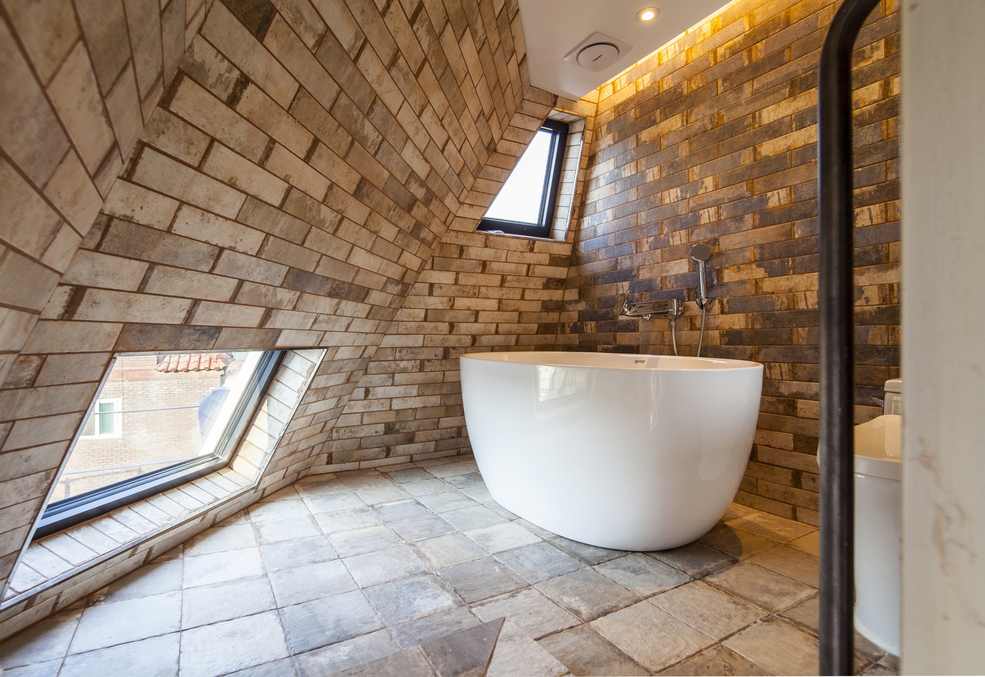 Gallery of Crevice House / ThEPlus Architects - 9