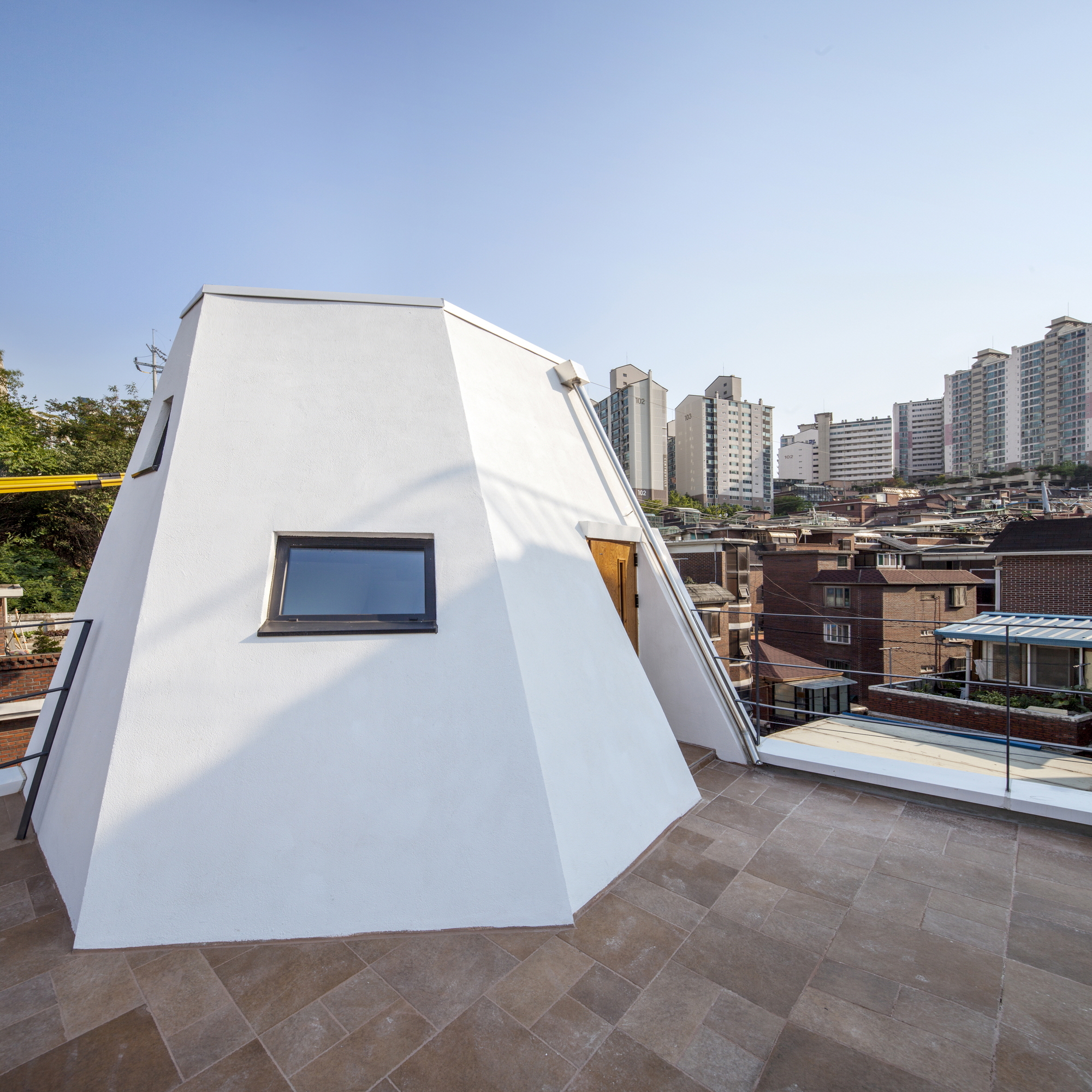 Gallery of Crevice House / ThEPlus Architects - 7