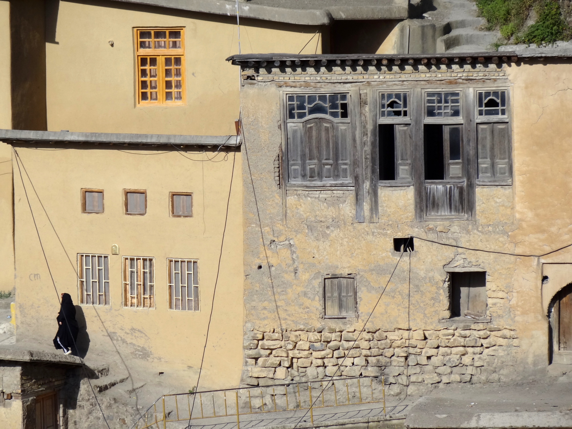 Gallery of Where Roofs and Streets Become One: Iran’s Historic Village ...