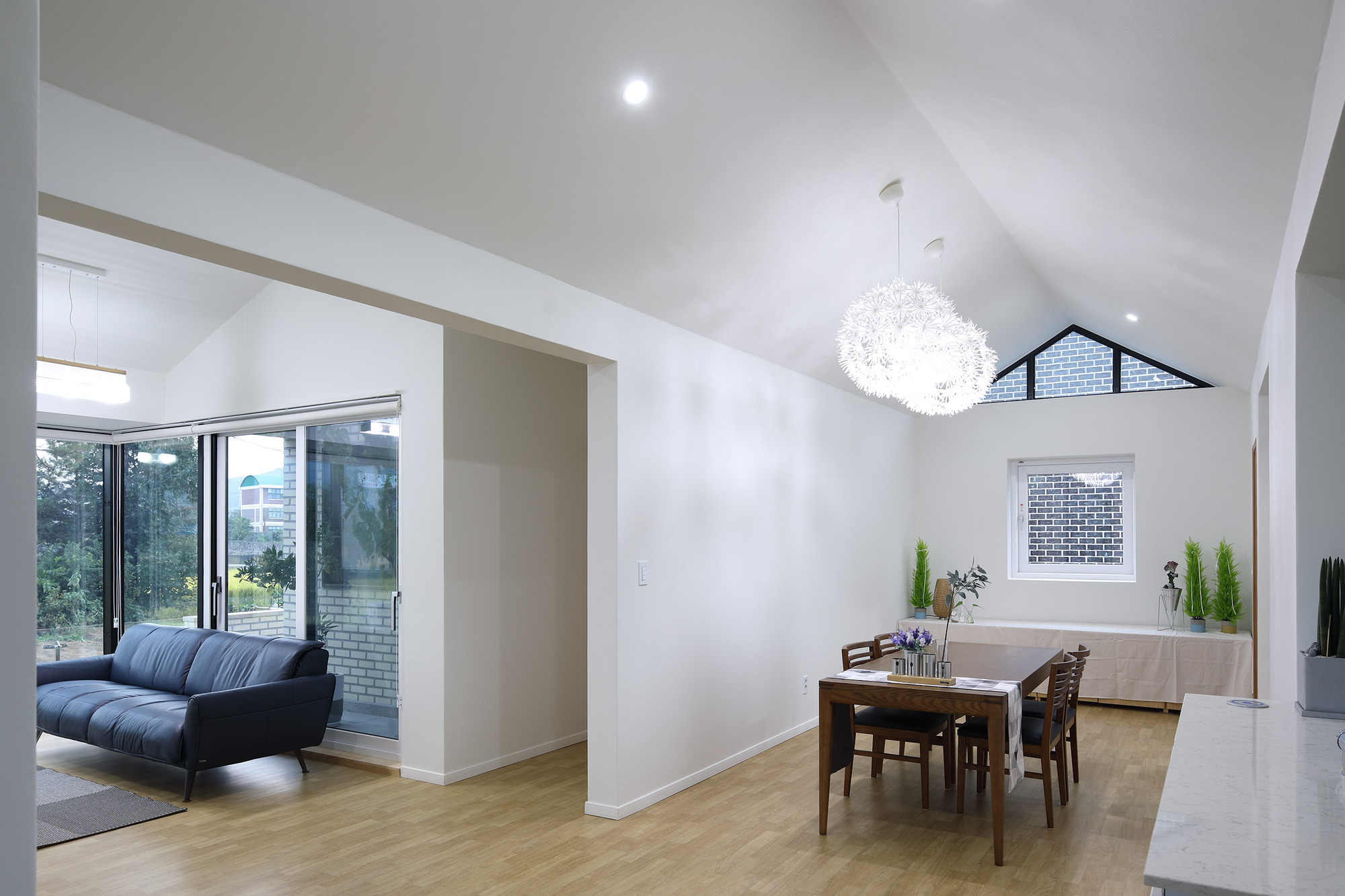 Gallery of Living Room for Farmer / SSA - 12