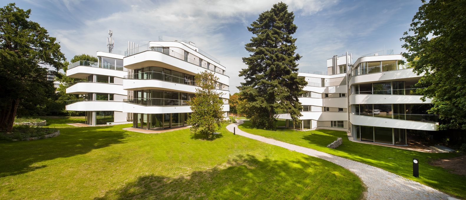 Gallery of Butterfly Houses / GERNER GERNER PLUS - 5