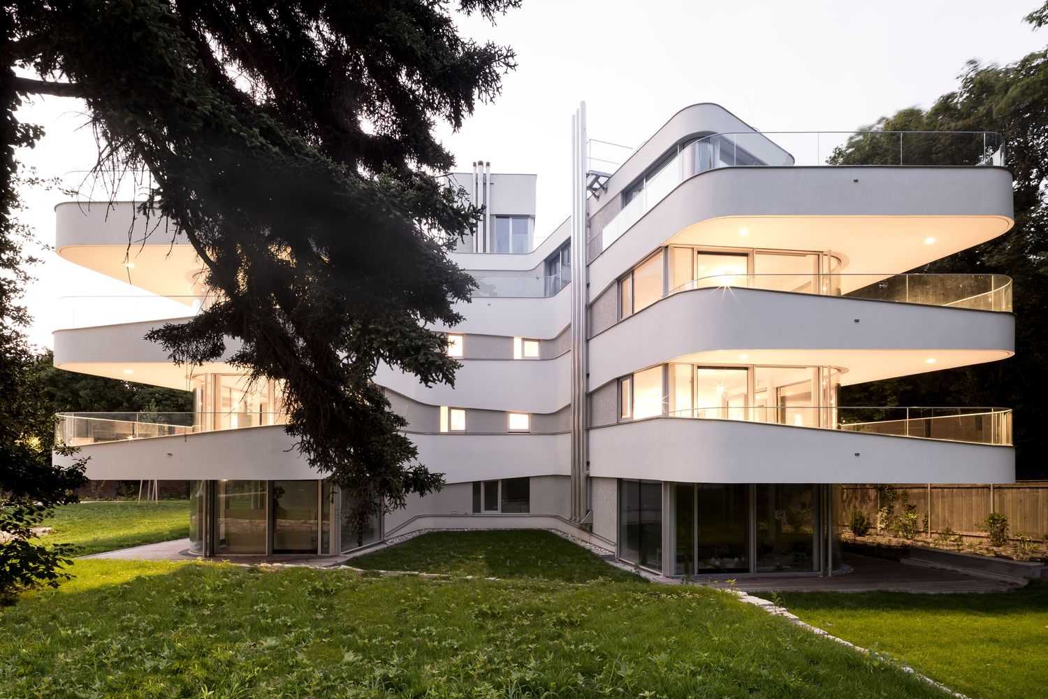 Gallery of Butterfly Houses / GERNER GERNER PLUS - 11