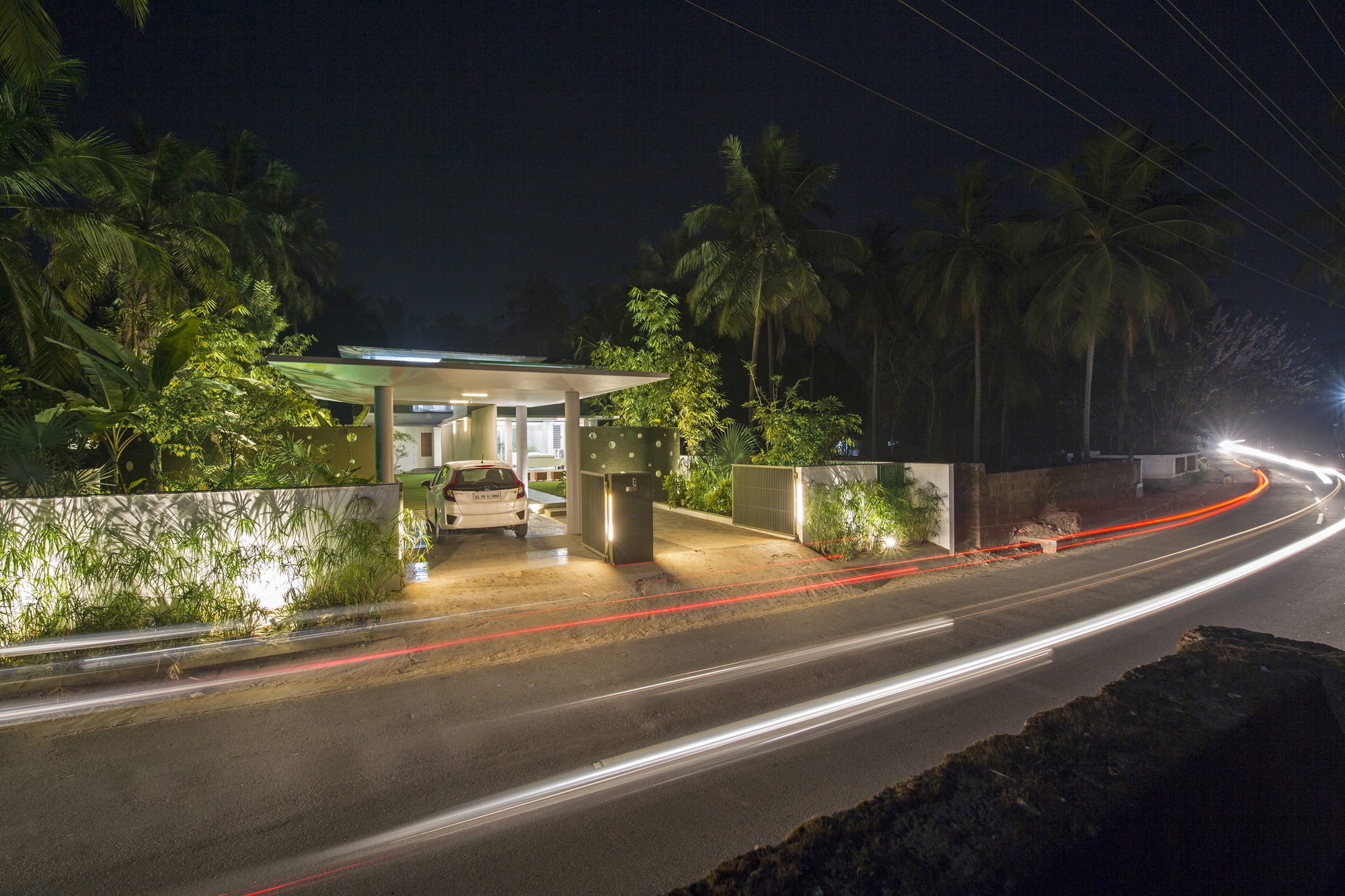 Gallery of The Floating Parasol House / LIJO.RENY.architects - 28