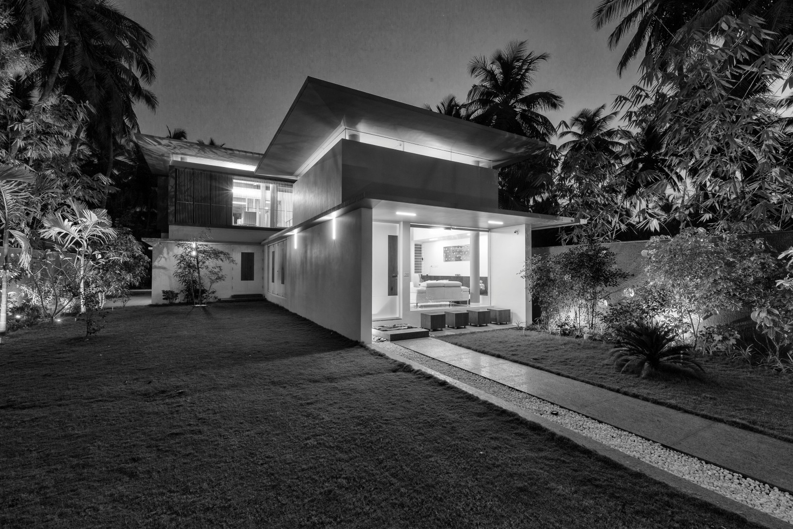 Gallery of The Floating Parasol House / LIJO.RENY.architects - 29