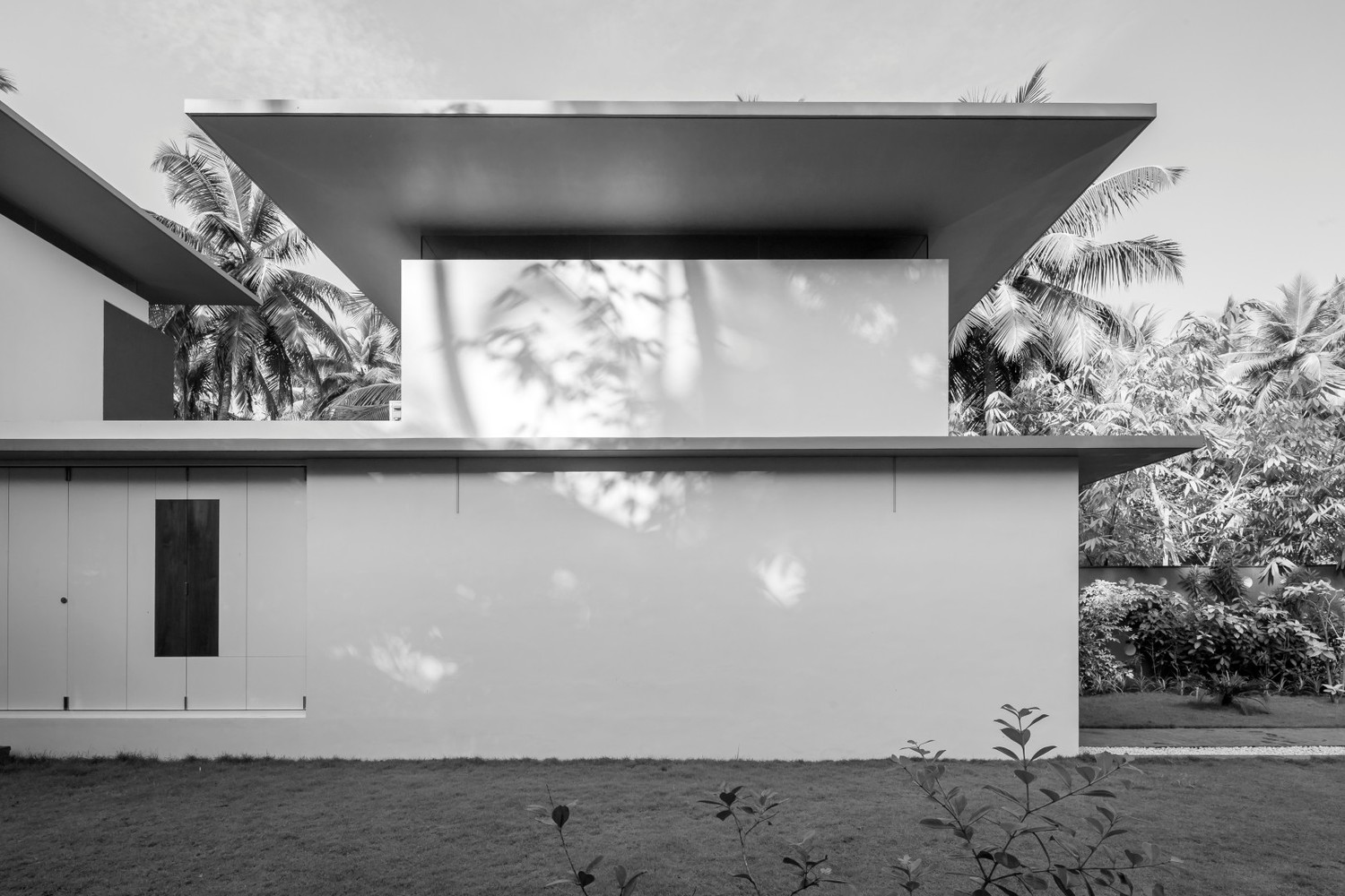 Gallery of The Floating Parasol House / LIJO.RENY.architects - 29