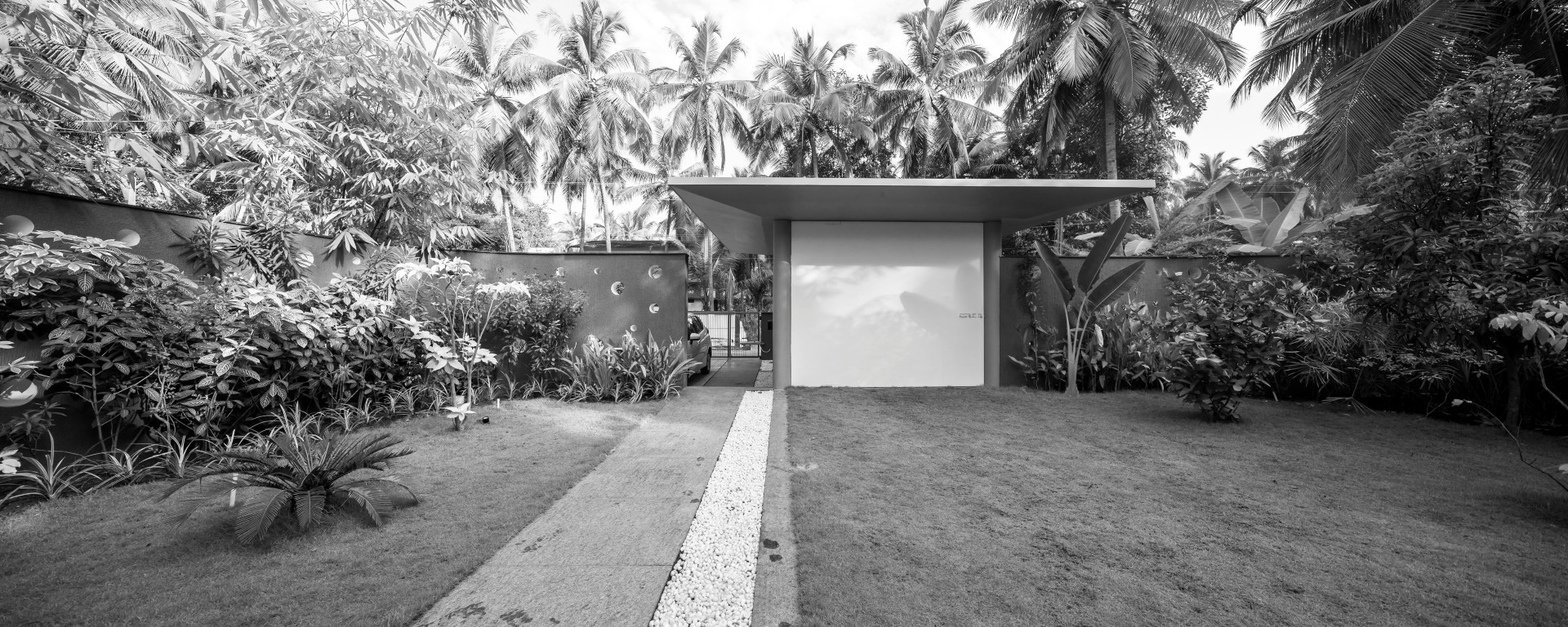 Gallery of The Floating Parasol House / LIJO.RENY.architects - 10