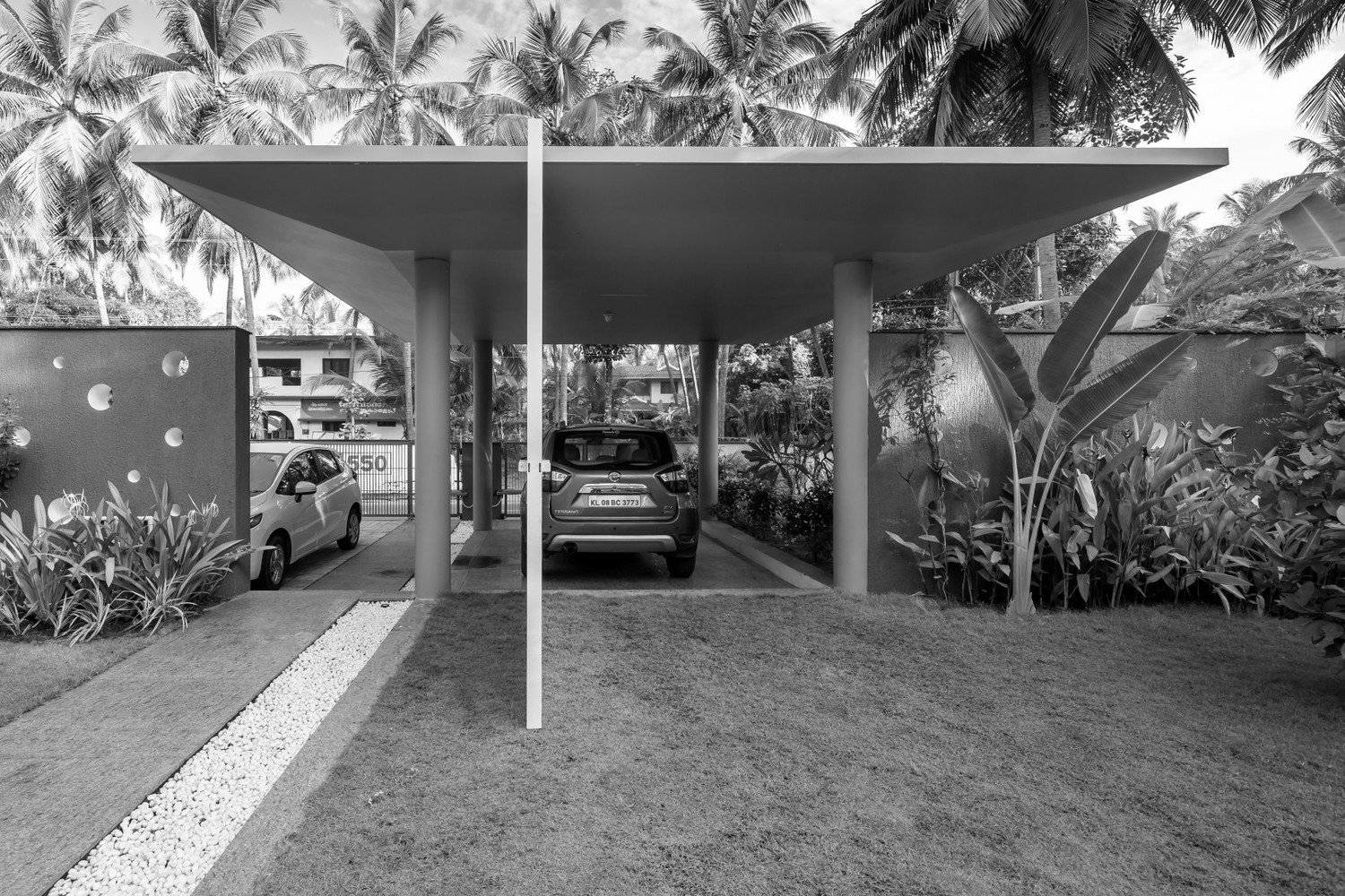 Gallery of The Floating Parasol House / LIJO.RENY.architects - 8