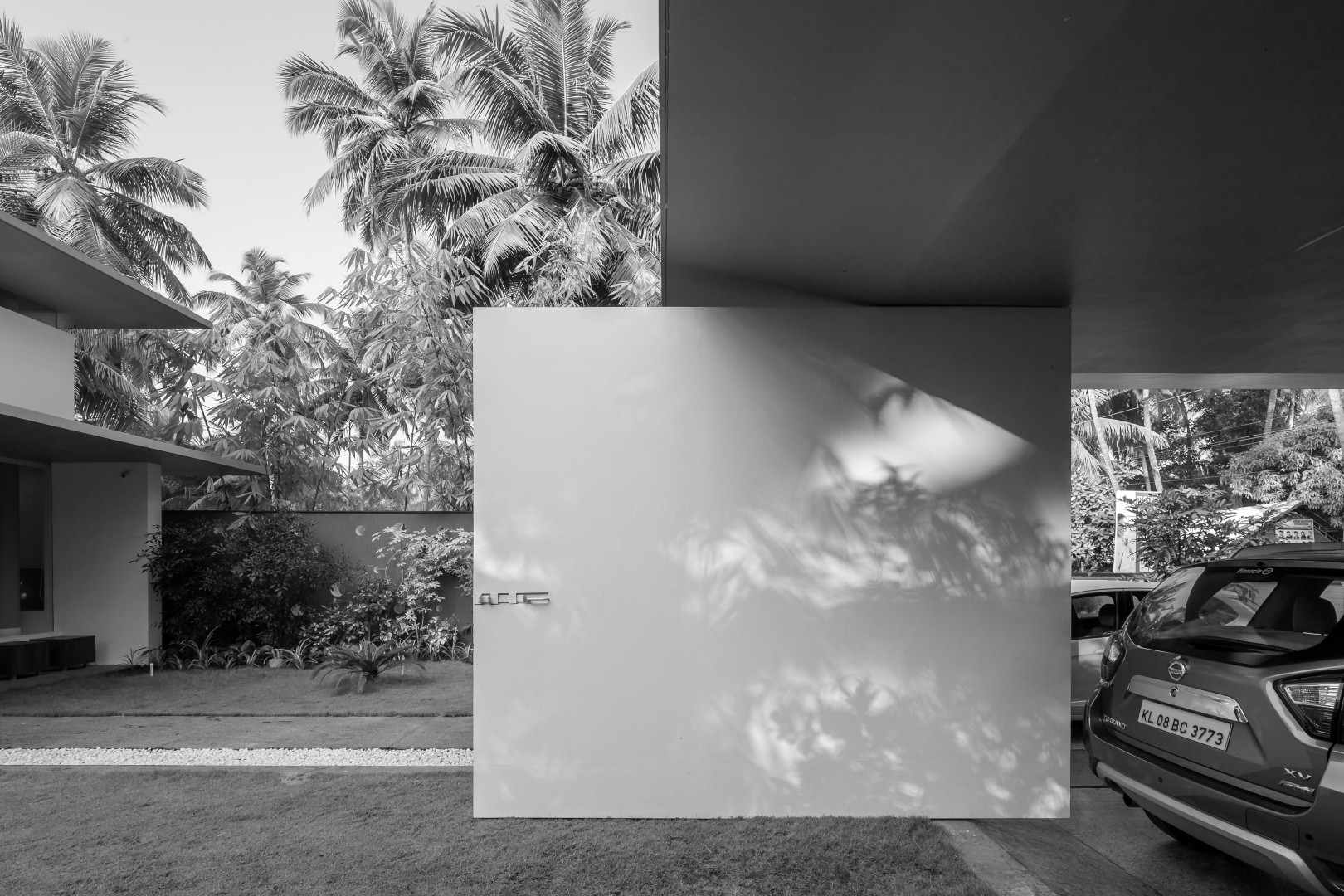 Gallery of The Floating Parasol House / LIJO.RENY.architects - 33