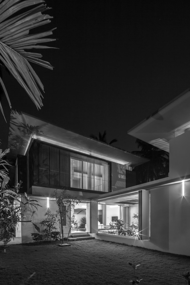 Gallery of The Floating Parasol House / LIJO.RENY.architects - 19